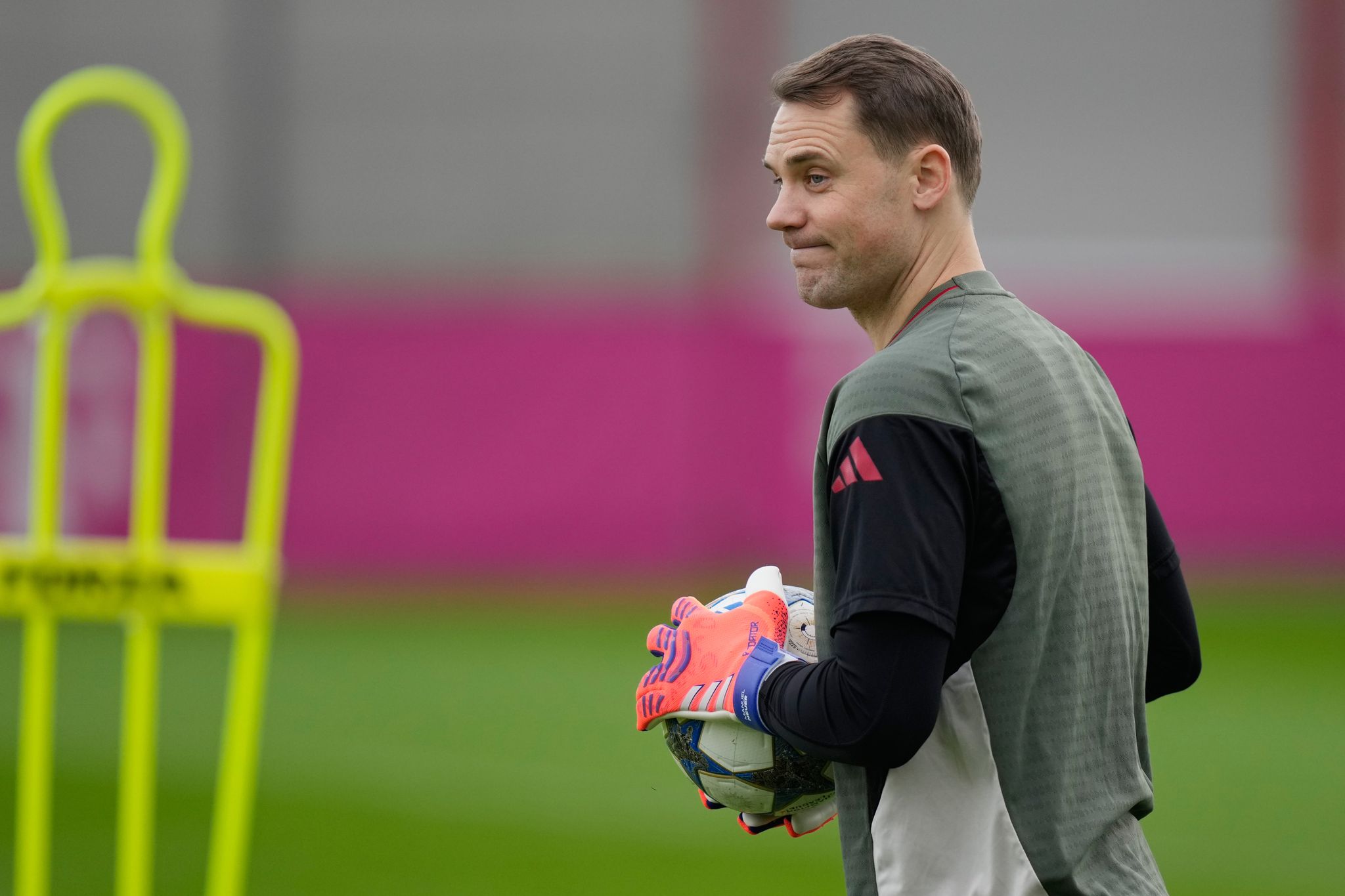 Bayern goalkeeper Manuel Neuer set to miss last game of year with ...