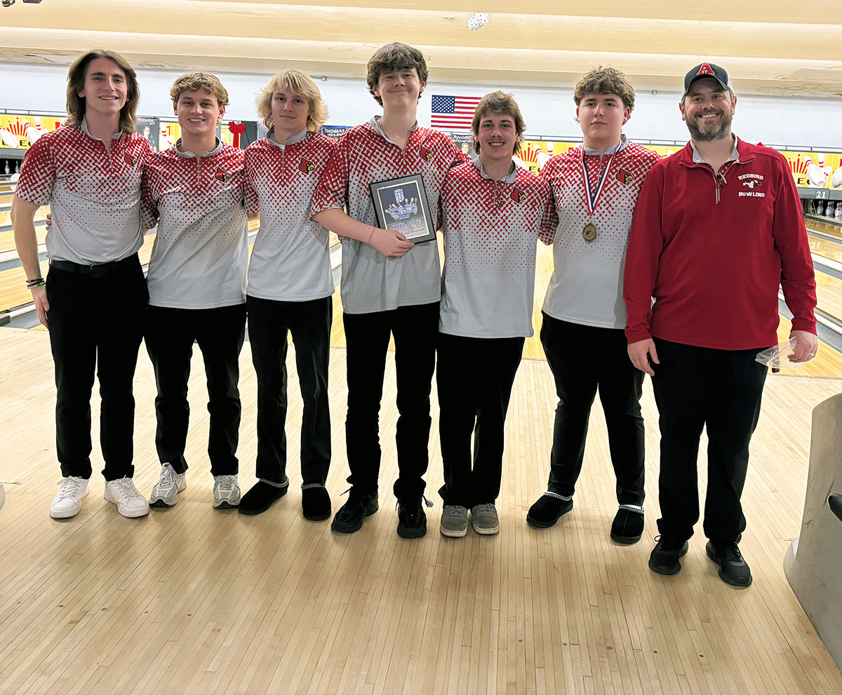 Alton boys bowling edges Mascoutah for third at Team Challenge