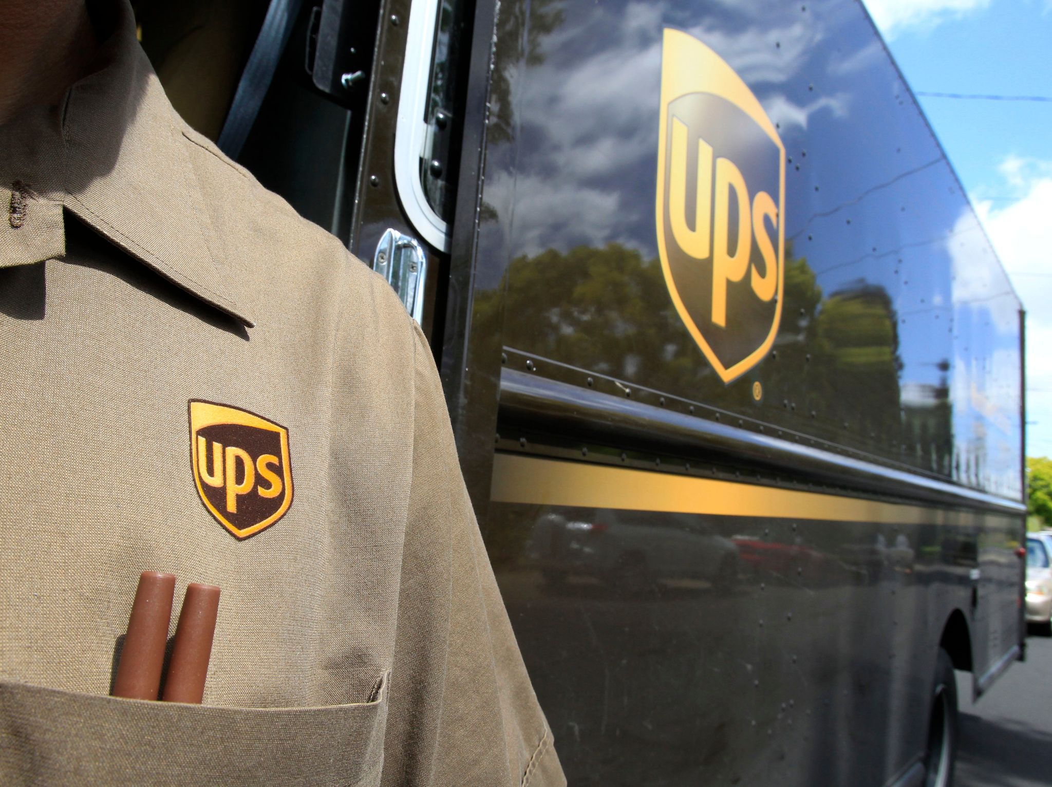 Purse pirates: UPS ripped off seasonal workers with unfair pay ...