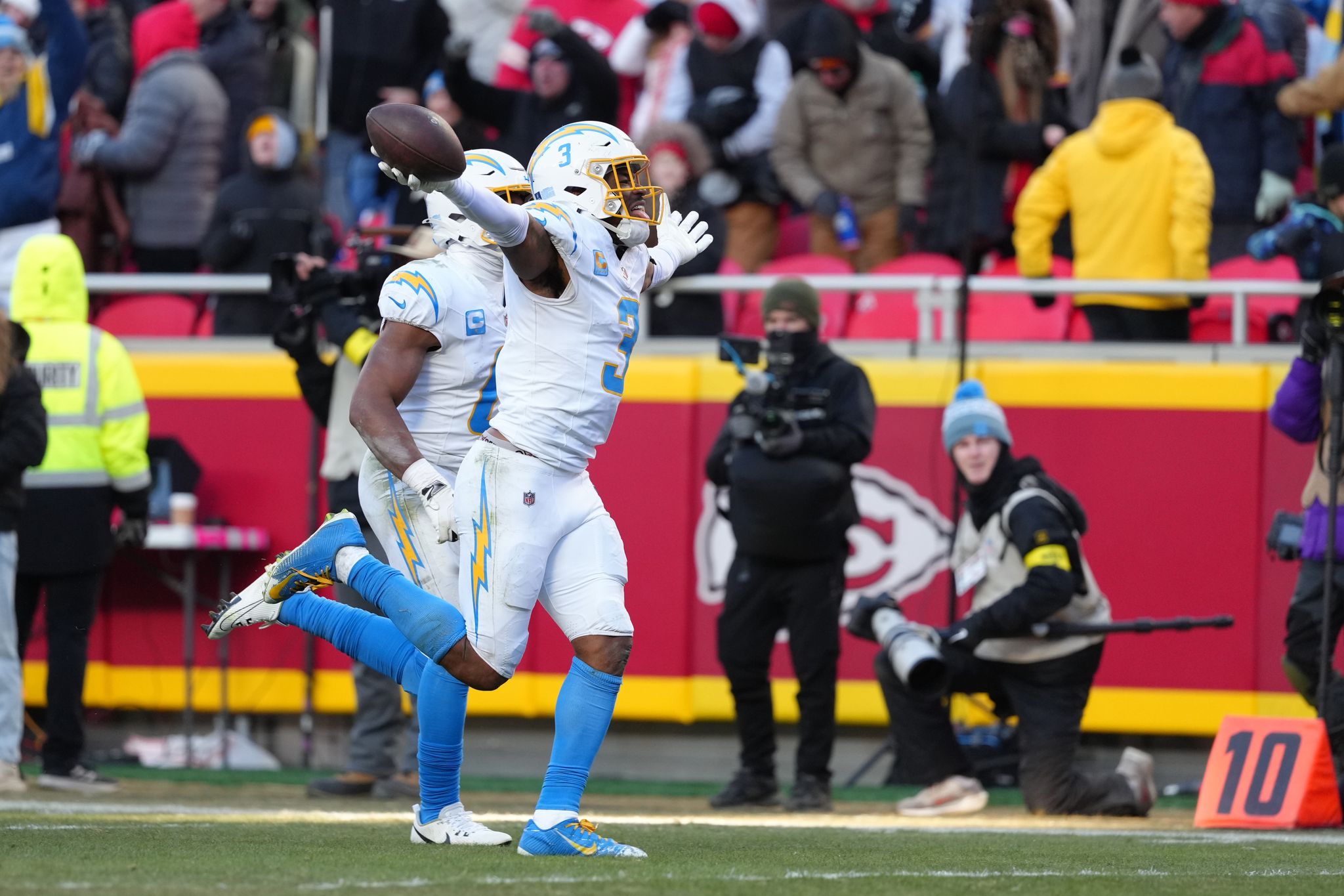 Surging Chargers defense is turning coordinator Jesse Minter into a hot ...