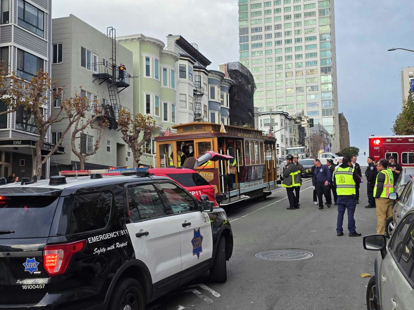 15 injured after S.F. cable car suddenly stops on California Street