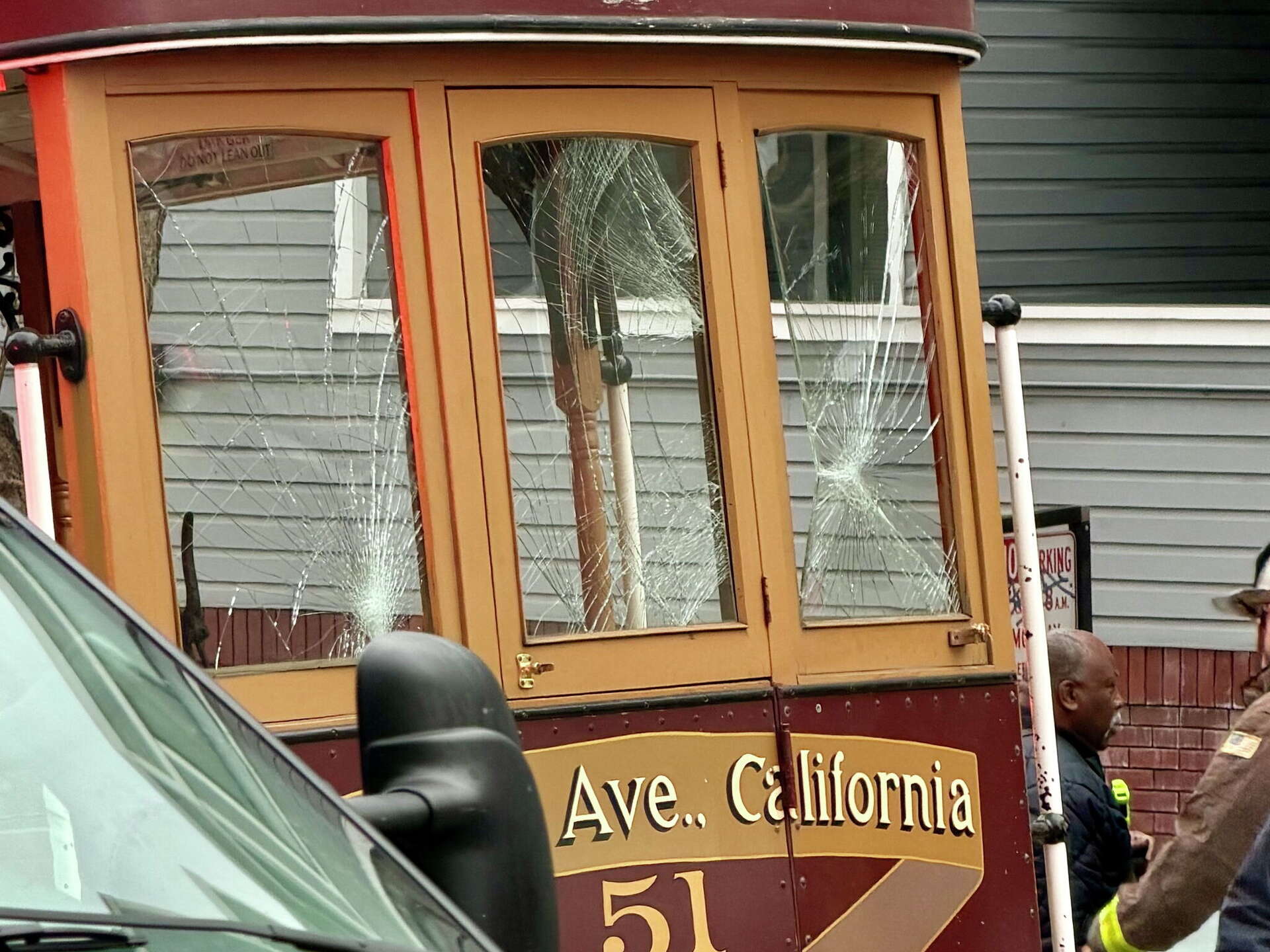 15 injured after S.F. cable car suddenly stops on California Street