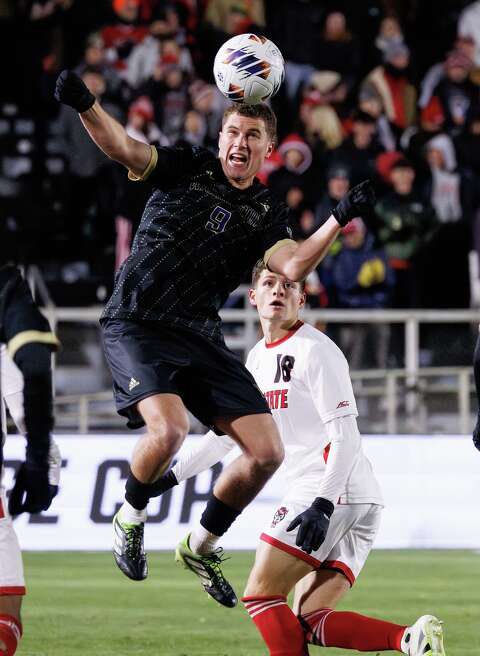 Harrison Bertos scores in OT to help Washington beat N.C. State 3-2 and ...