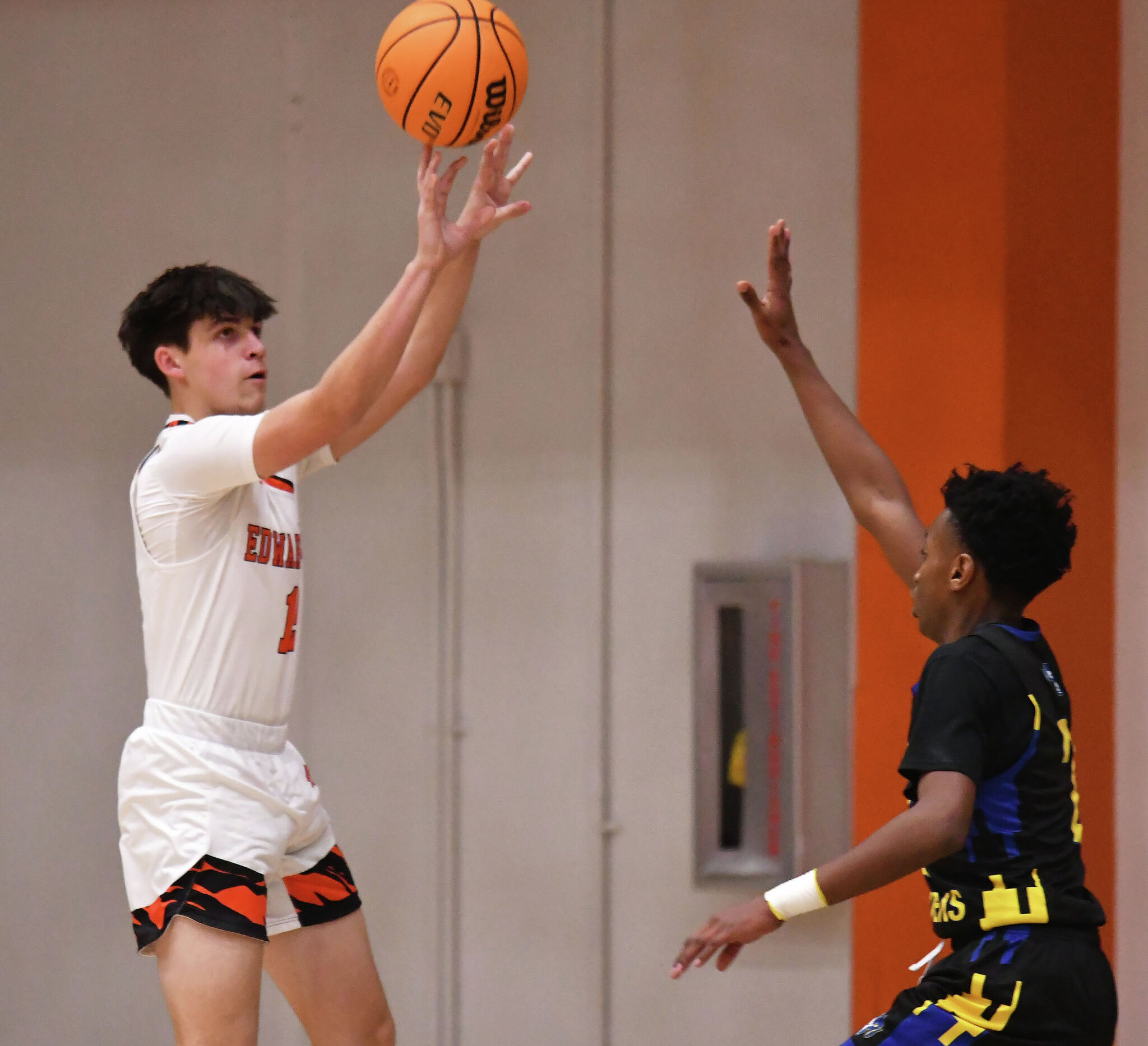 Edwardsville boys basketball hosts Riverview Gardens