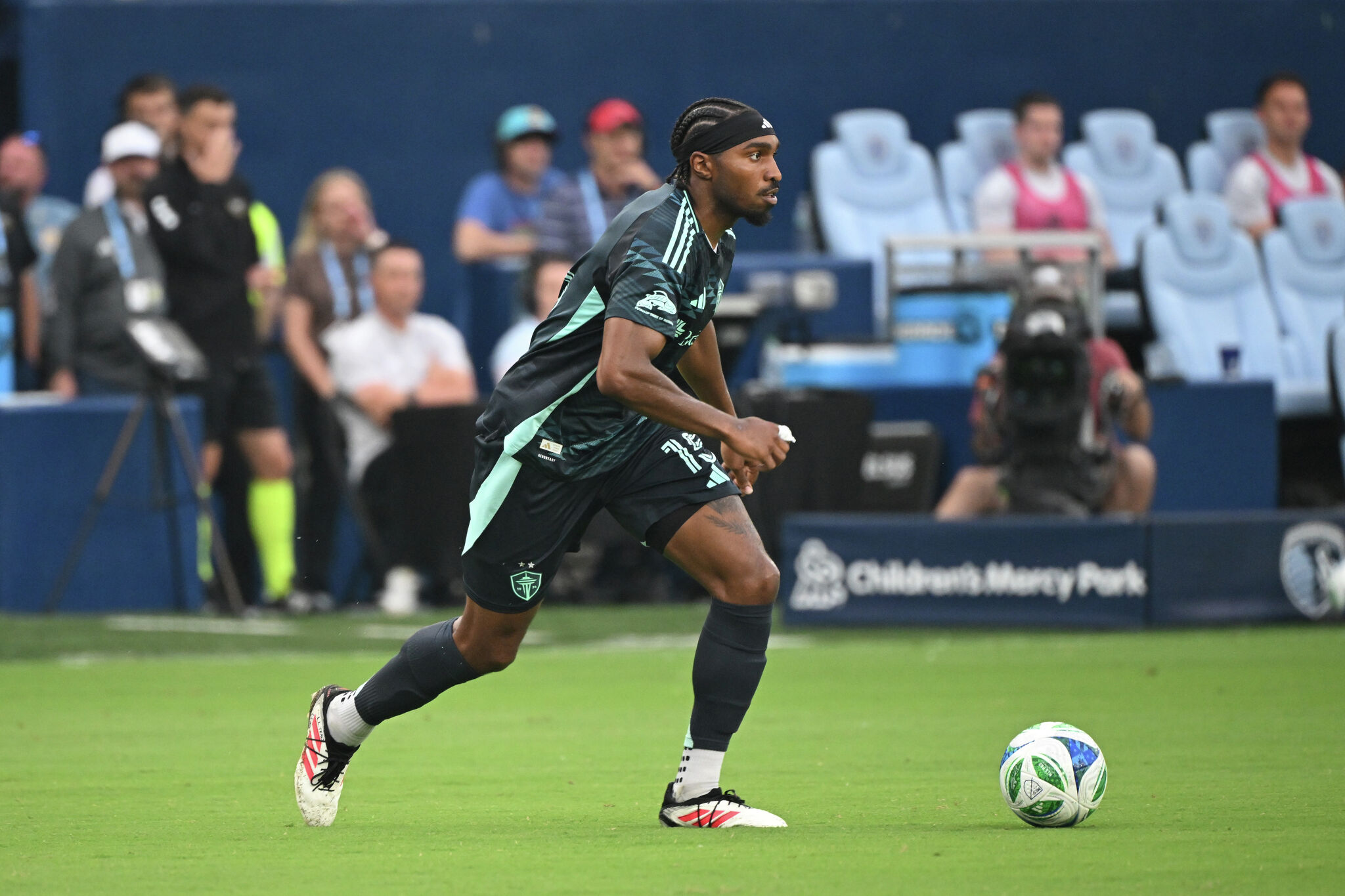 Austin FC begins MLS free agency by signing defender Jon Bell
