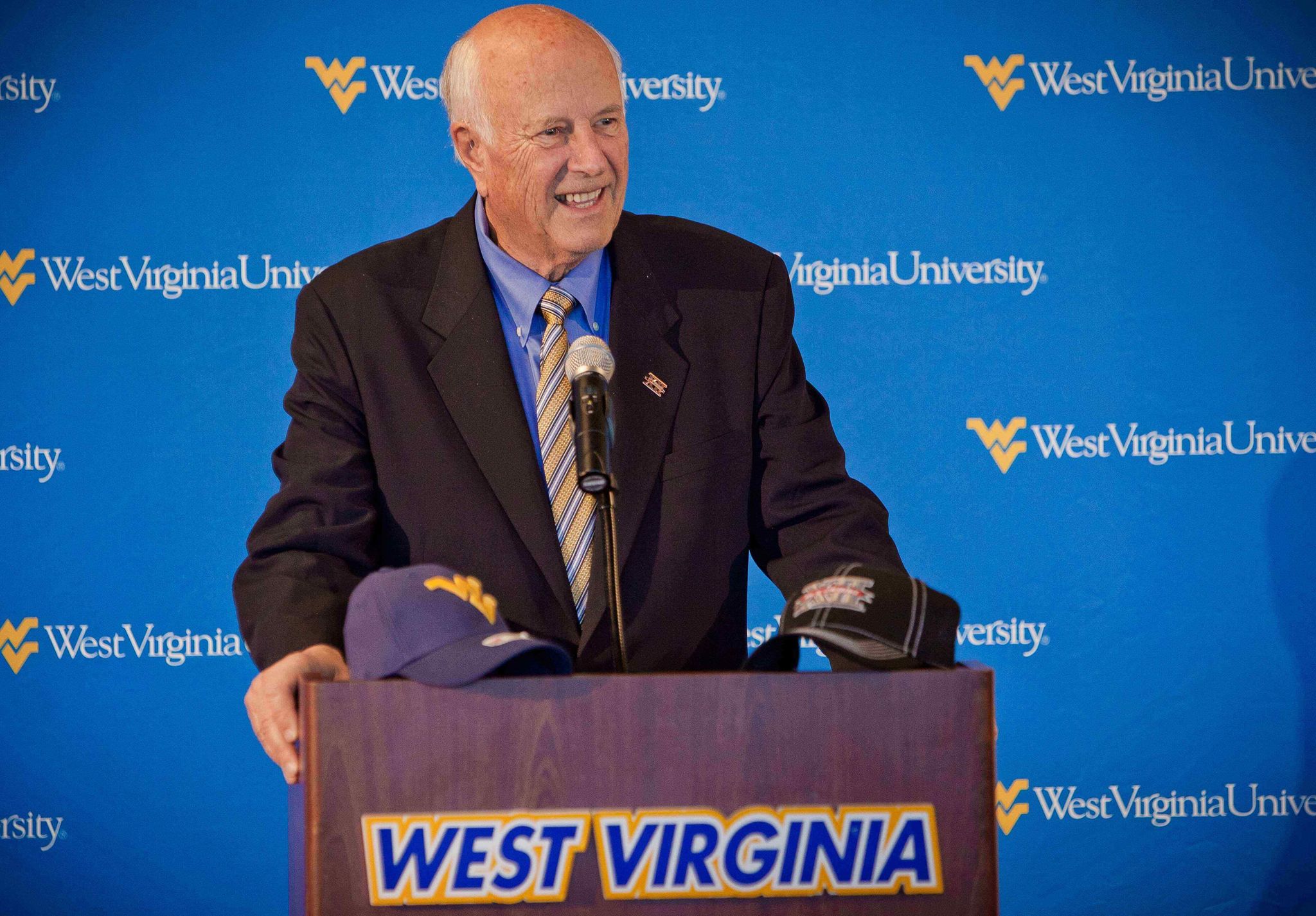 Chuck Neinas, a key architect and adviser over decades of college ...