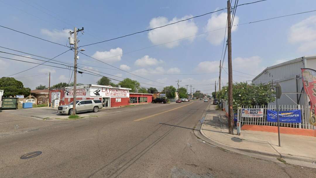 LPD officer performs CPR on elderly man after medical episode crash