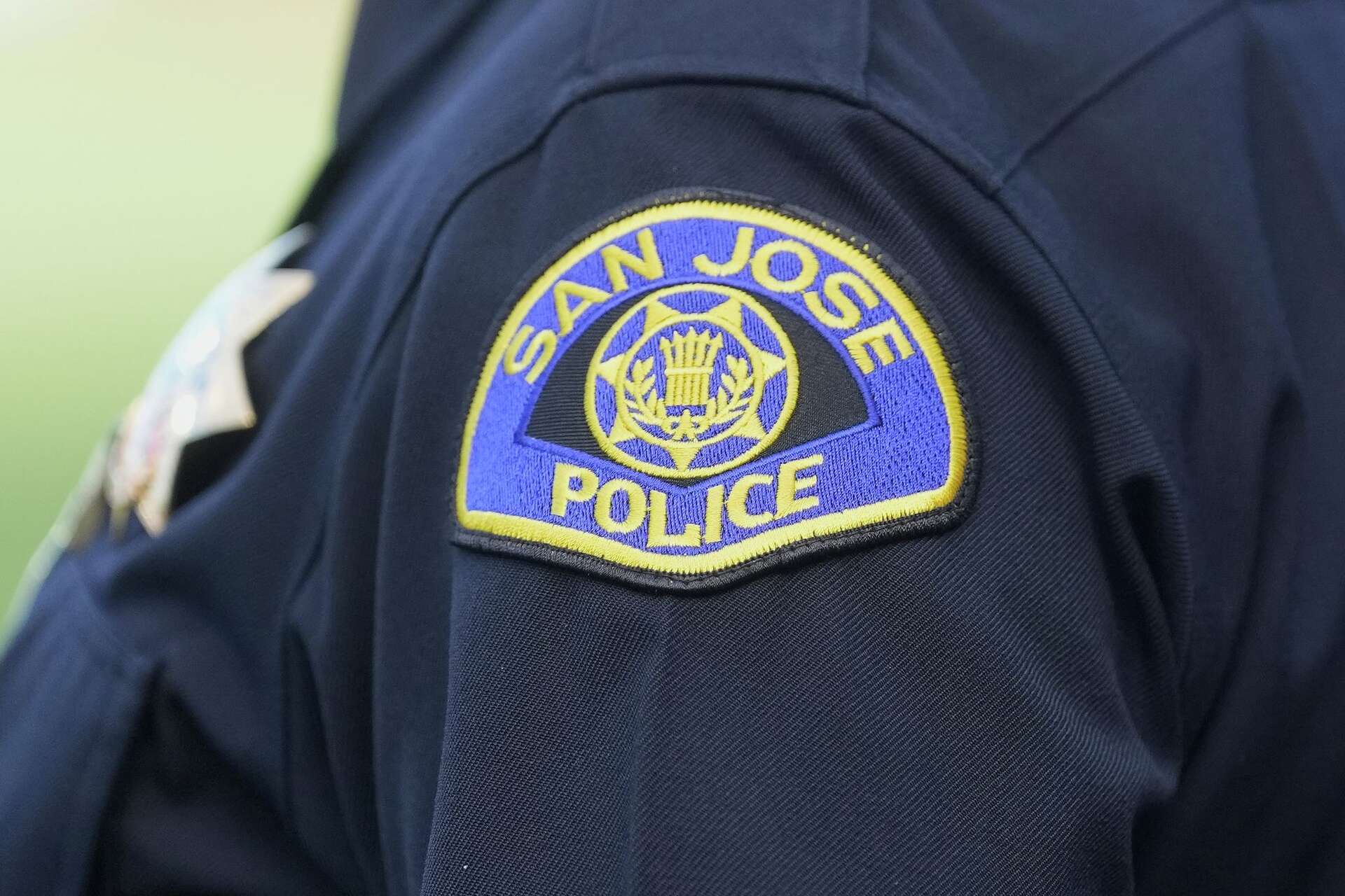 San Jose police officer shot, suspect killed after carjacking chase