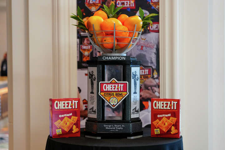 Texas-Michigan Citrus Bowl introduces Cheez-It–crusted turkey leg