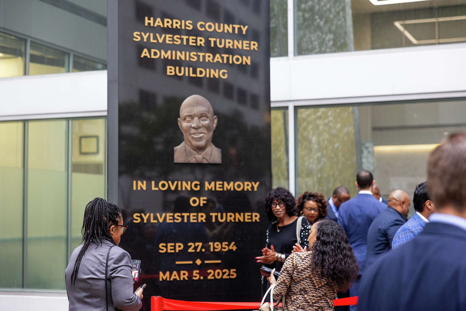 Downtown Houston building renamed after late Rep. Sylvester Turner