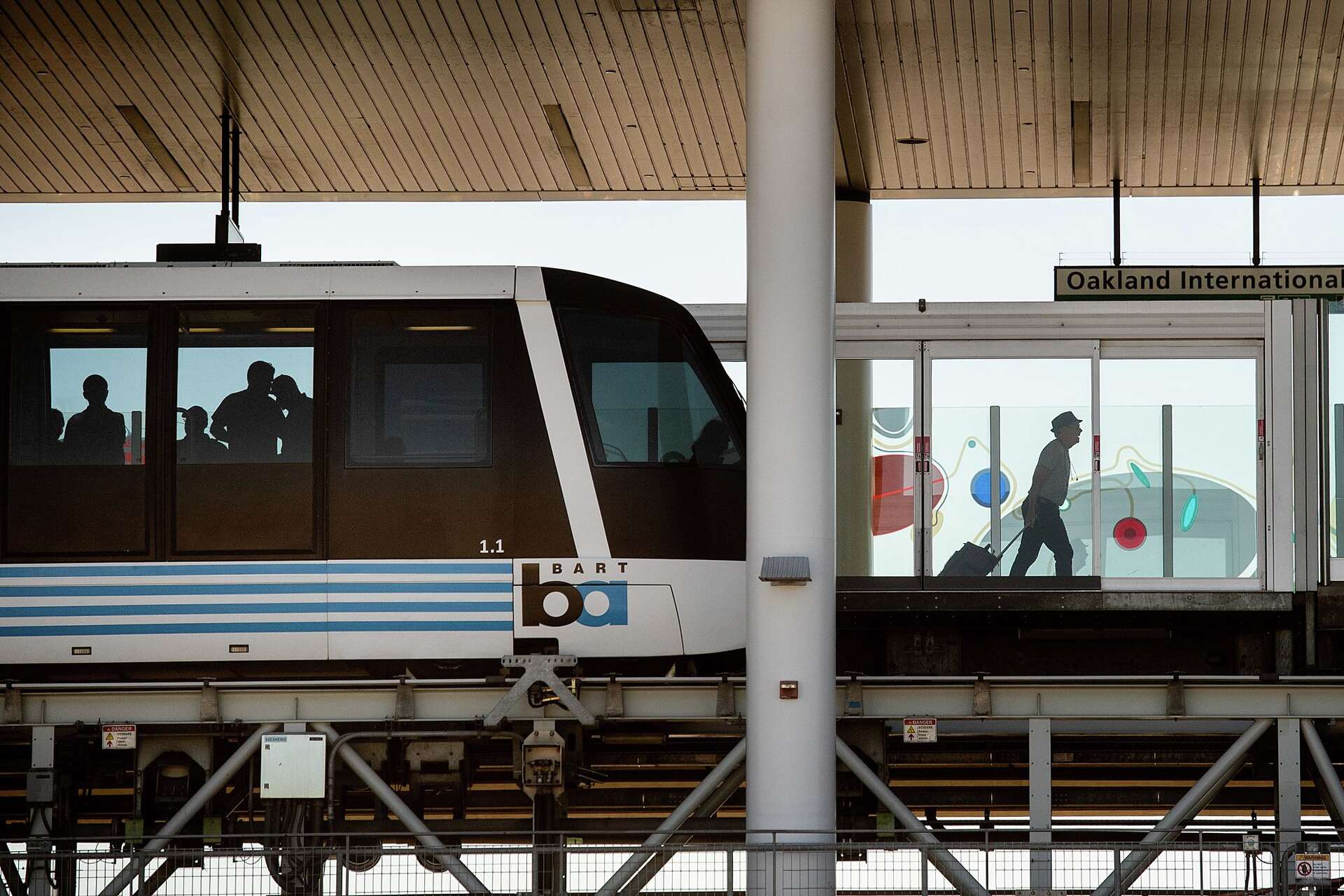 BART app glitch stymies travelers headed to Oakland Airport