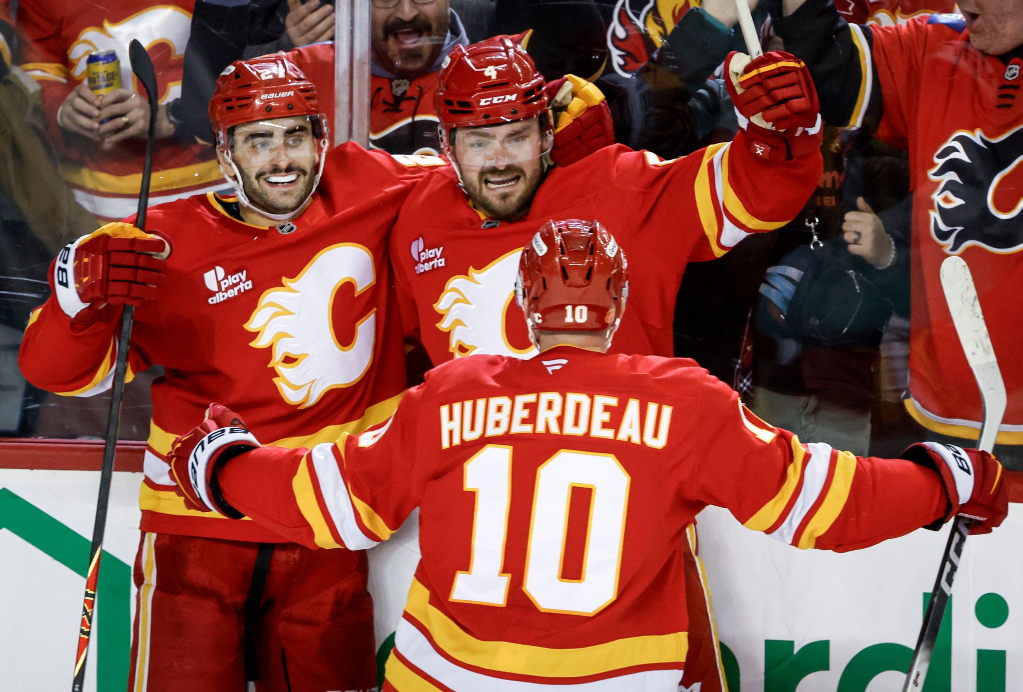 Backlund scores twice as Flames use 3-goal 3rd period to beat Kraken 4-2