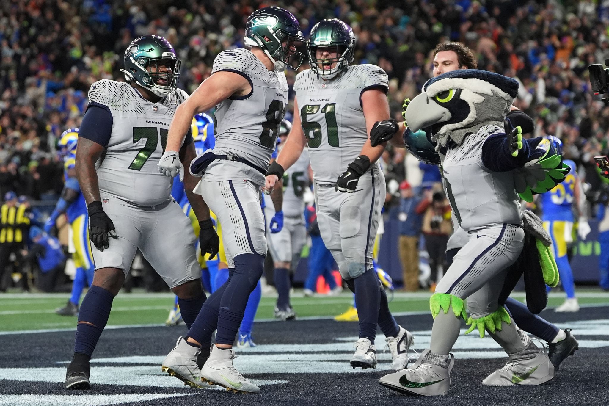 Seahawks overcome 16-point deficit to stun Rams 38-37 in OT in NFC West ...