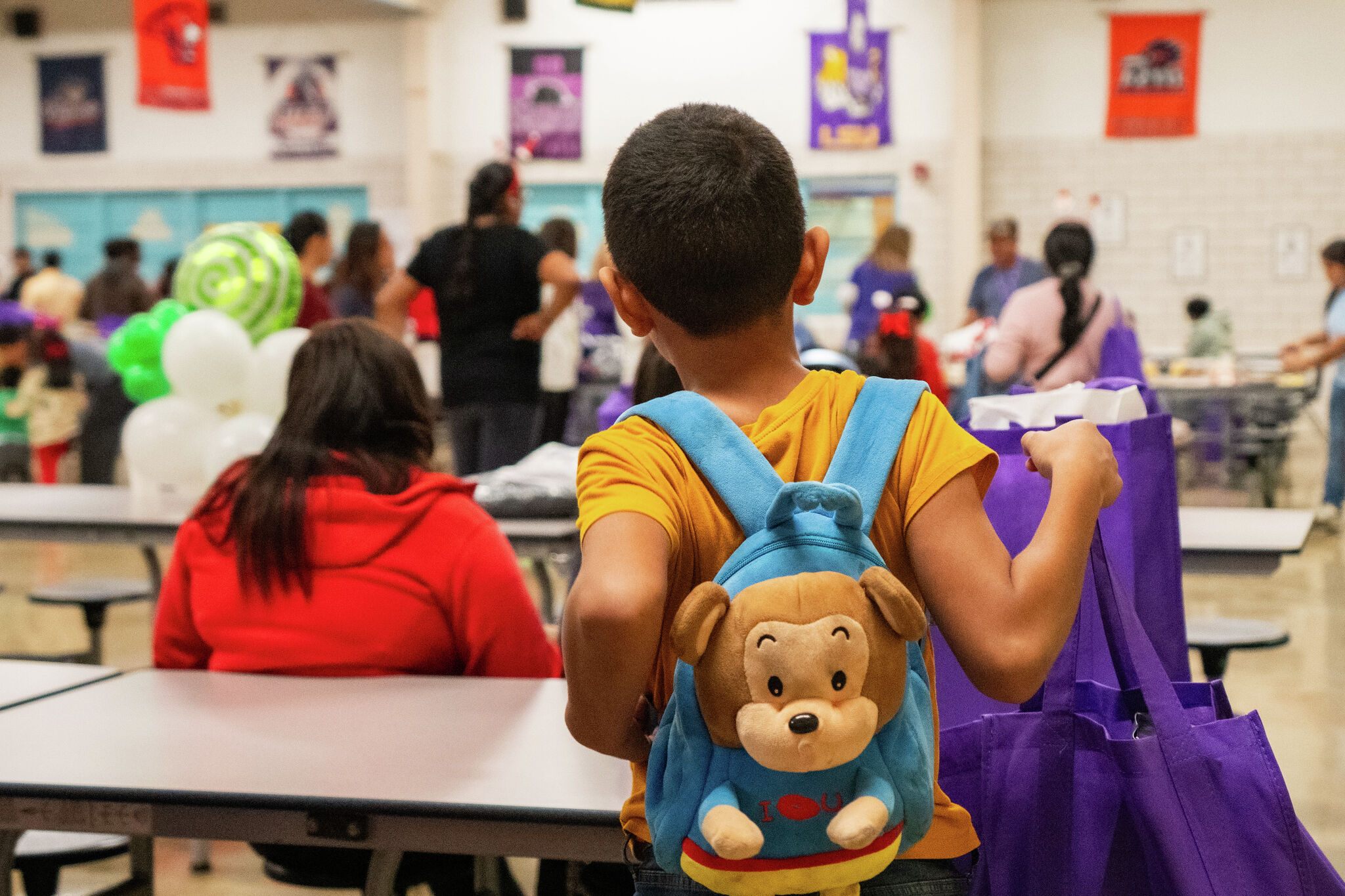 First day brings plenty of smiles at Round Rock's Deep Wood Elementary