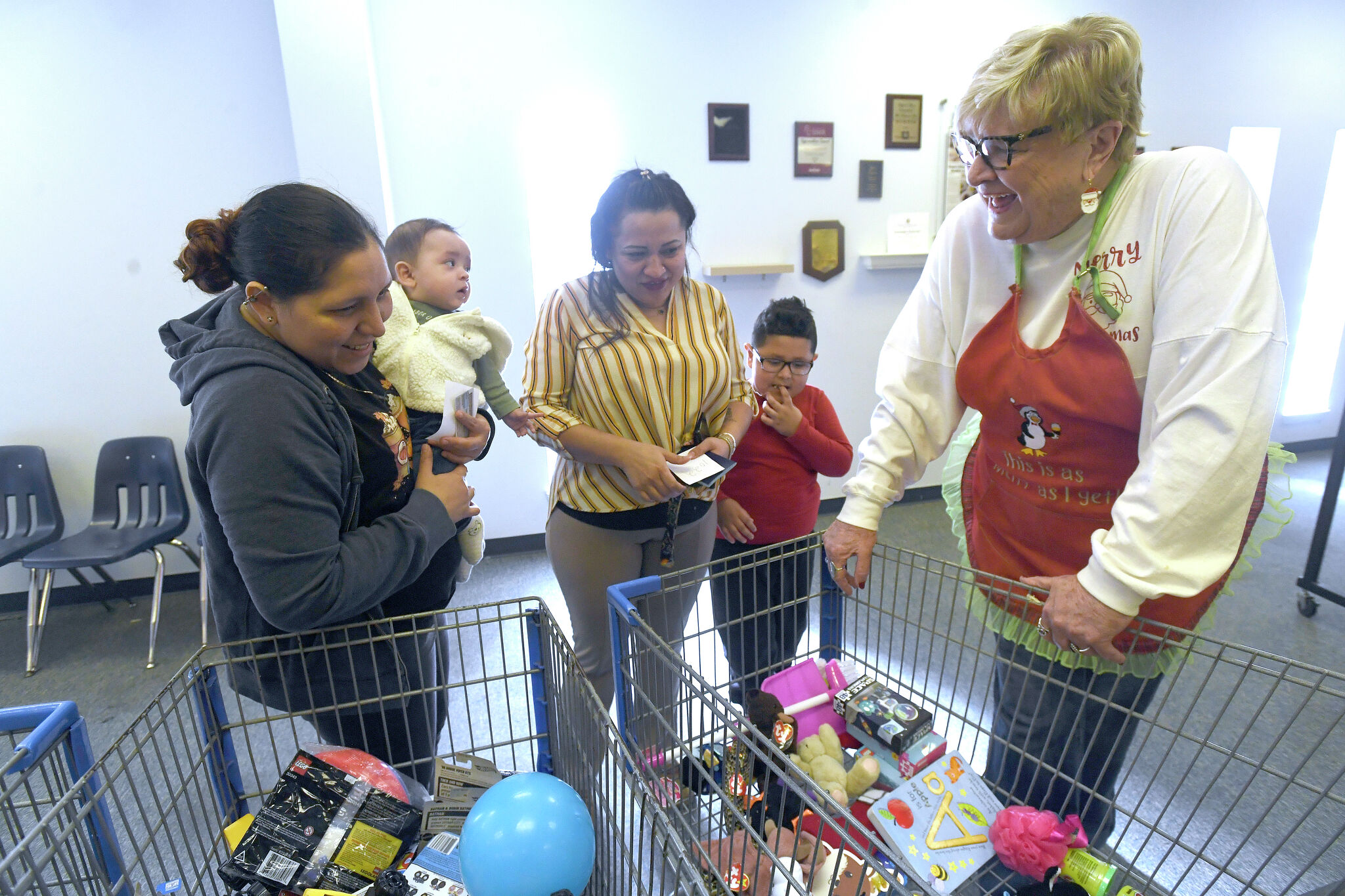 Joe Burrow throws for 309 yards and 4 TDs as Bengals rout Dolphins 45-21