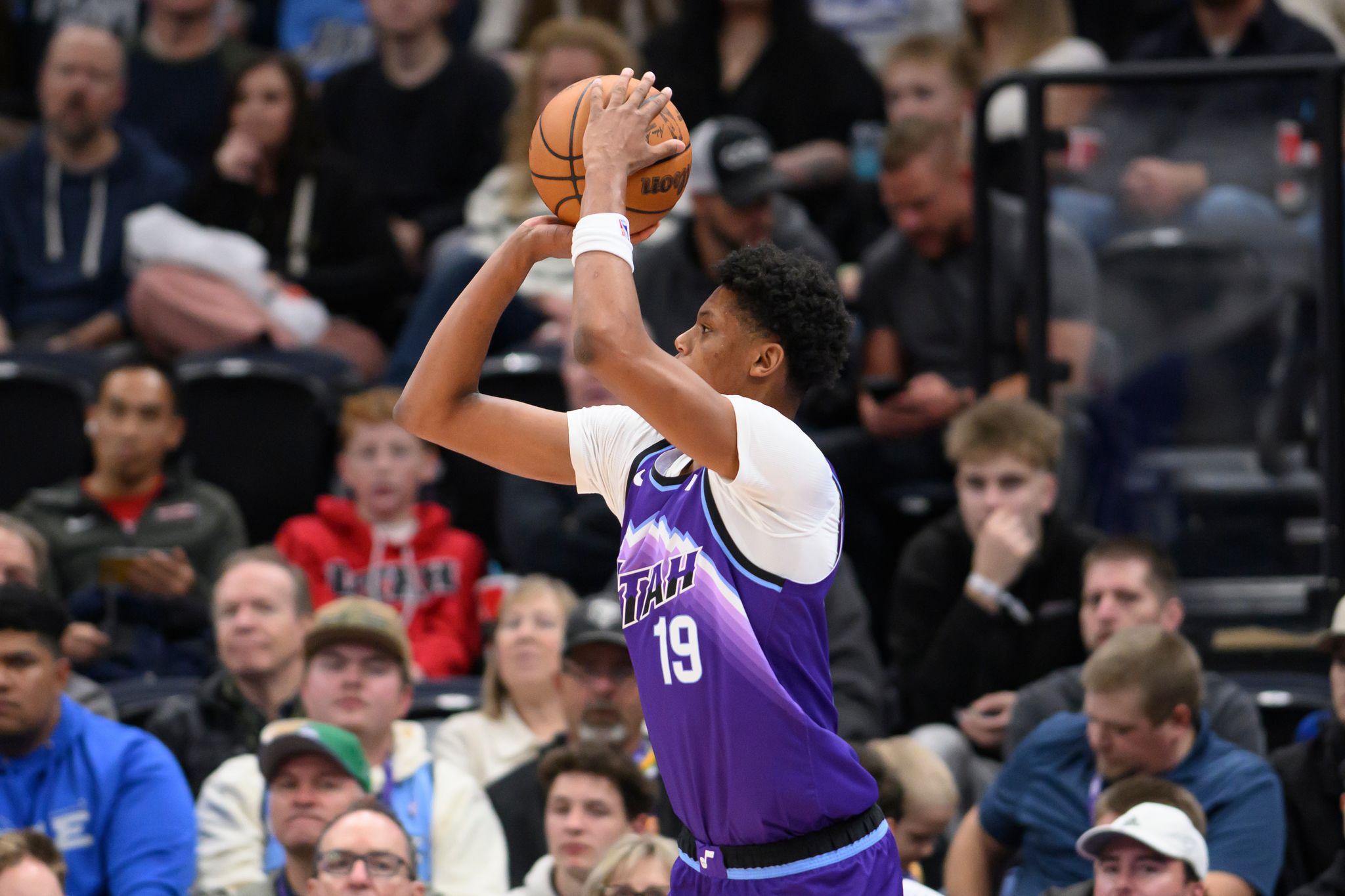 Desmond Bane scores 32 points, including winning layup, to lead Magic ...