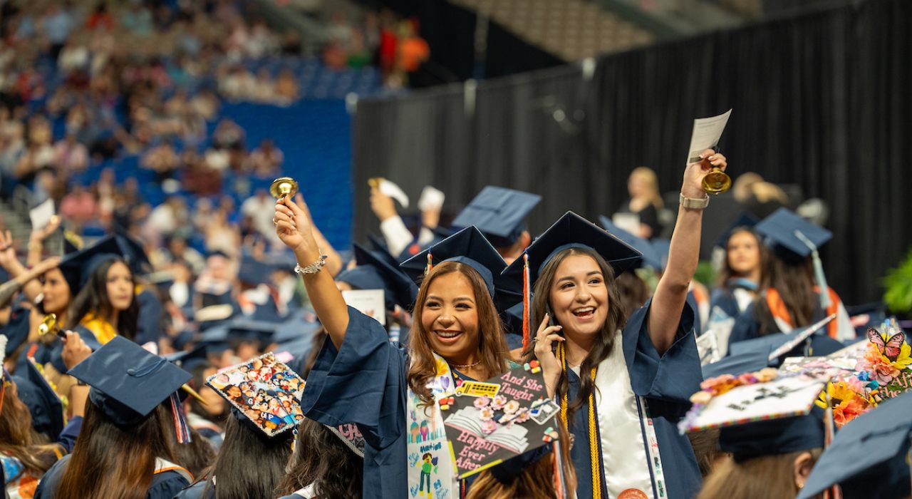 How Yolanda Saldívar's obsession with Selena turned deadly