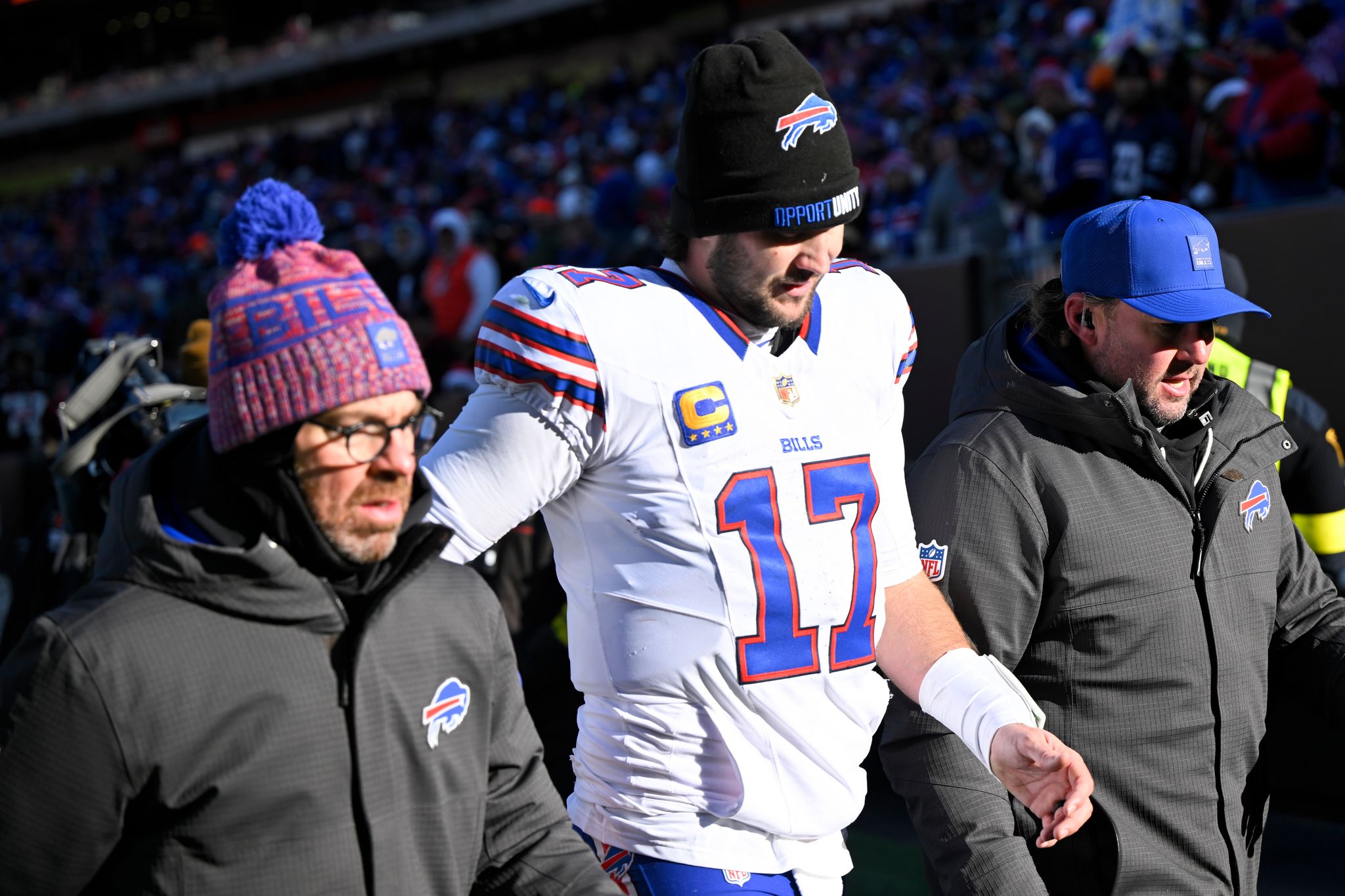 Bills' Josh Allen injures foot, but returns to game against Browns