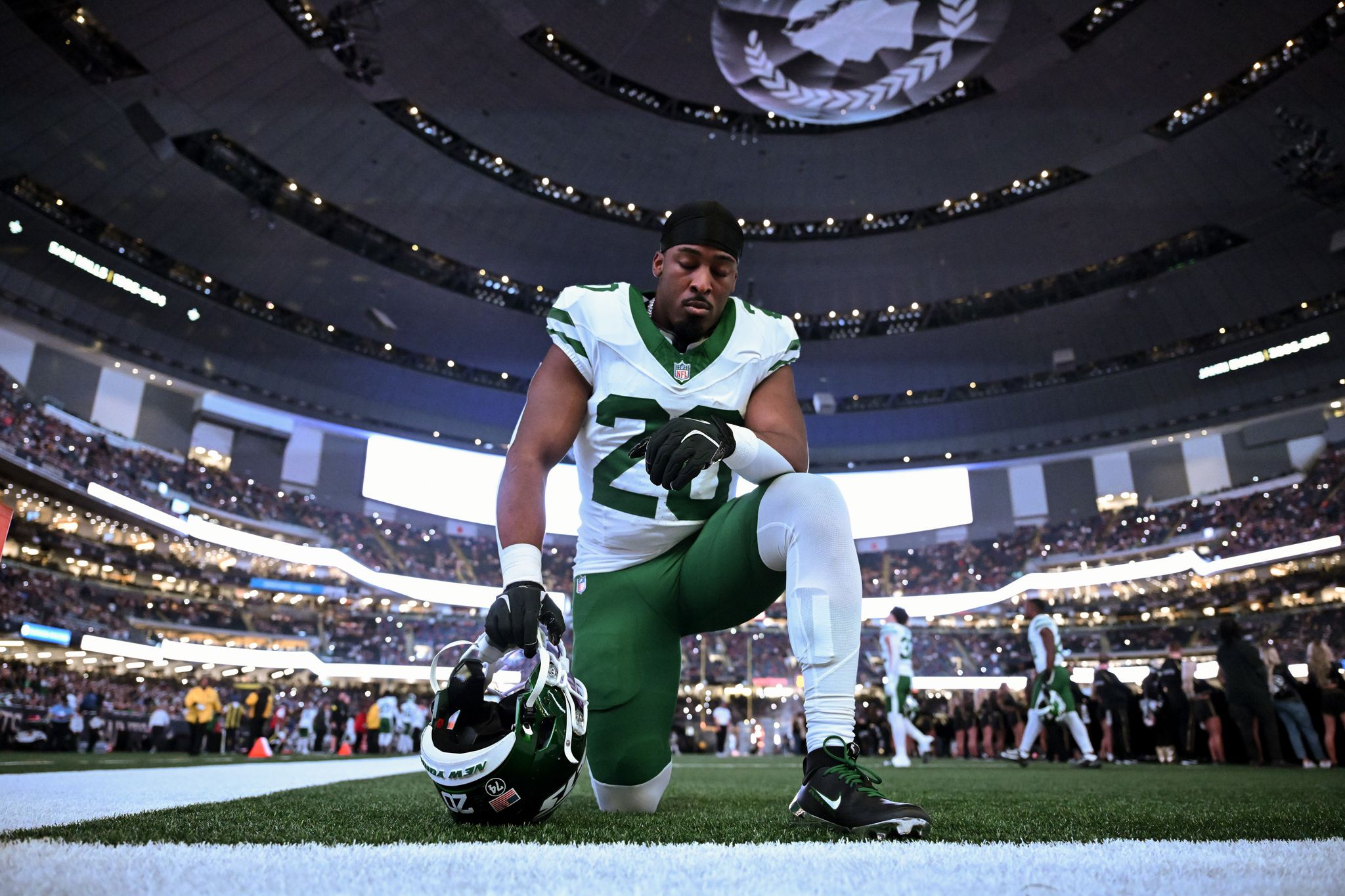 Jets' Breece Hall questionable for season finale against Bills, Isaiah ...