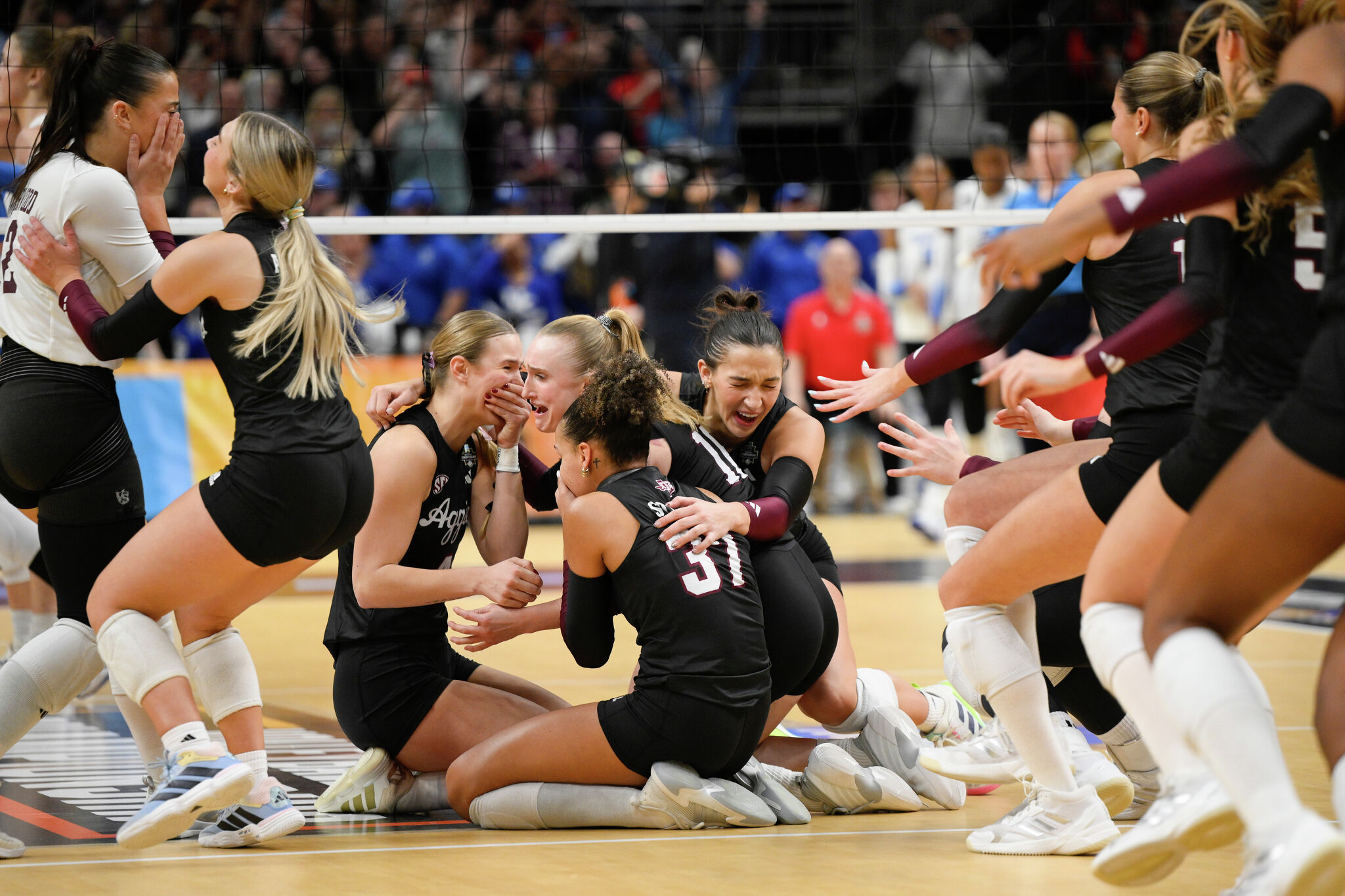 Texas A&M vs Kentucky: Highlights as Aggies sweep for national title