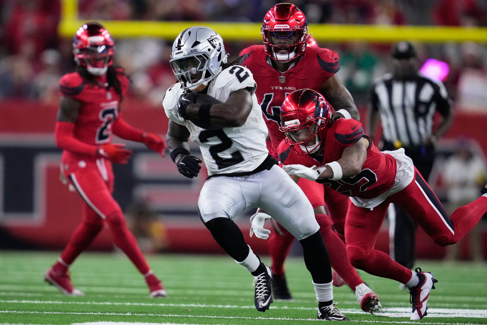 A rookie's incredible performance couldn't stop the Raiders' skid
