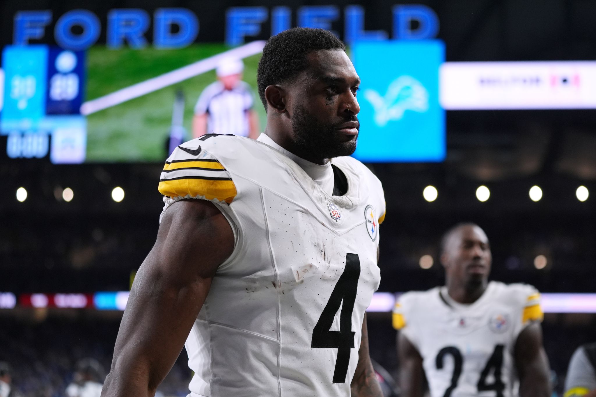 Fan denies using racial slur in heated exchange with Steelers' DK Metcalf