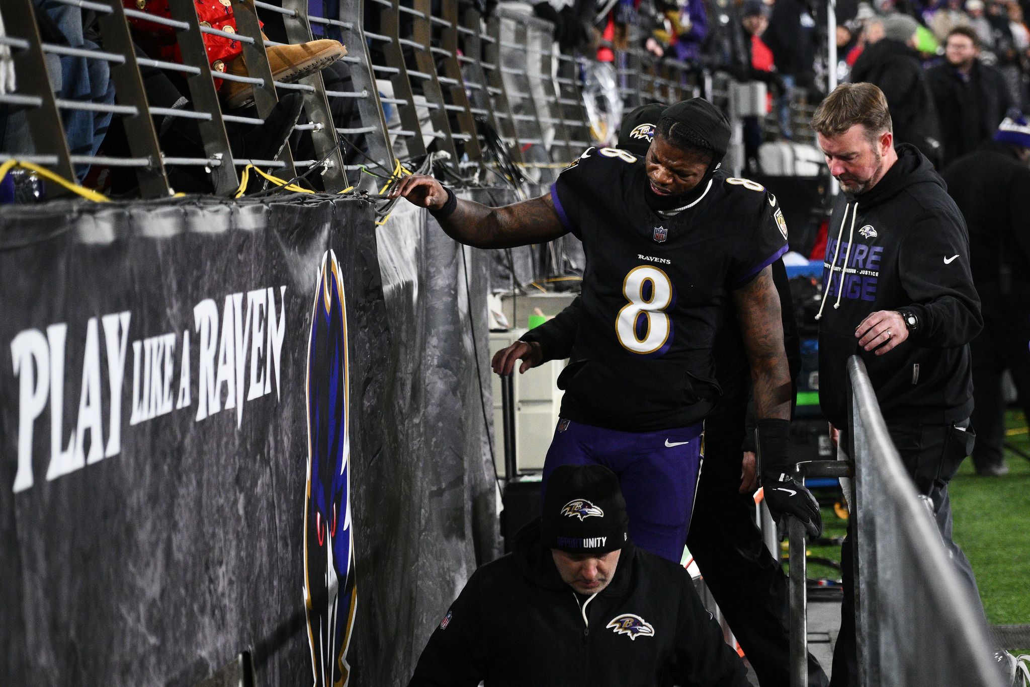 Ravens' Lamar Jackson forced out of game against Patriots with a back ...