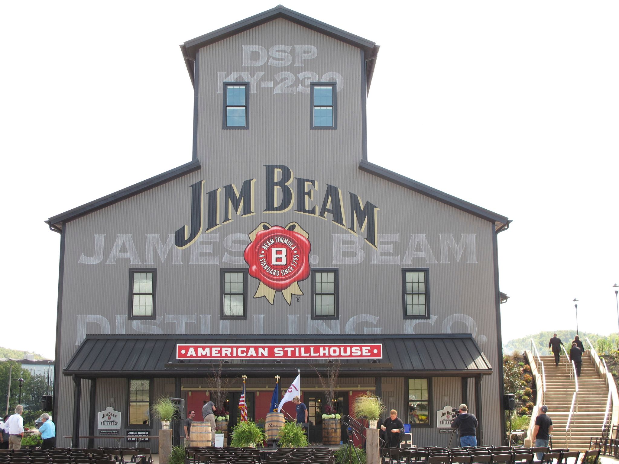 Cloudy future for bourbon has Jim Beam closing Kentucky distillery for ...