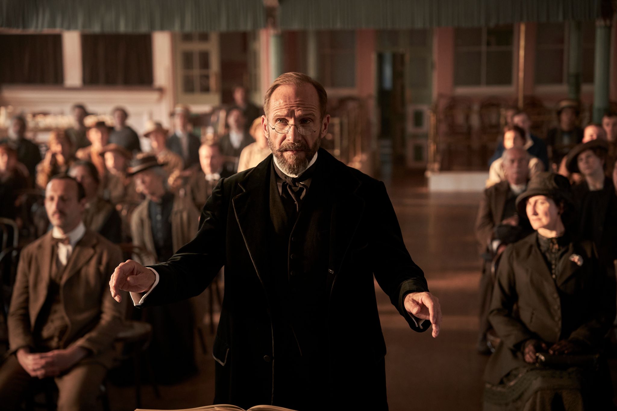 Movie Review: Ralph Fiennes shines in 'The Choral,' a heartfelt WWI ...