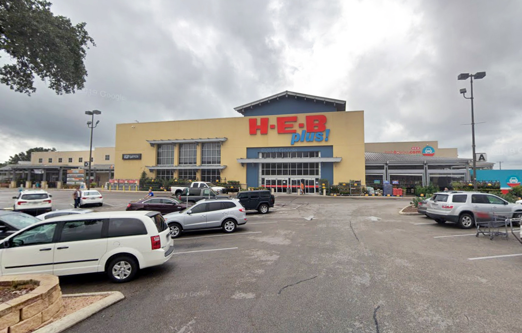Blackstone purchases an H-E-B-anchored center in San Antonio