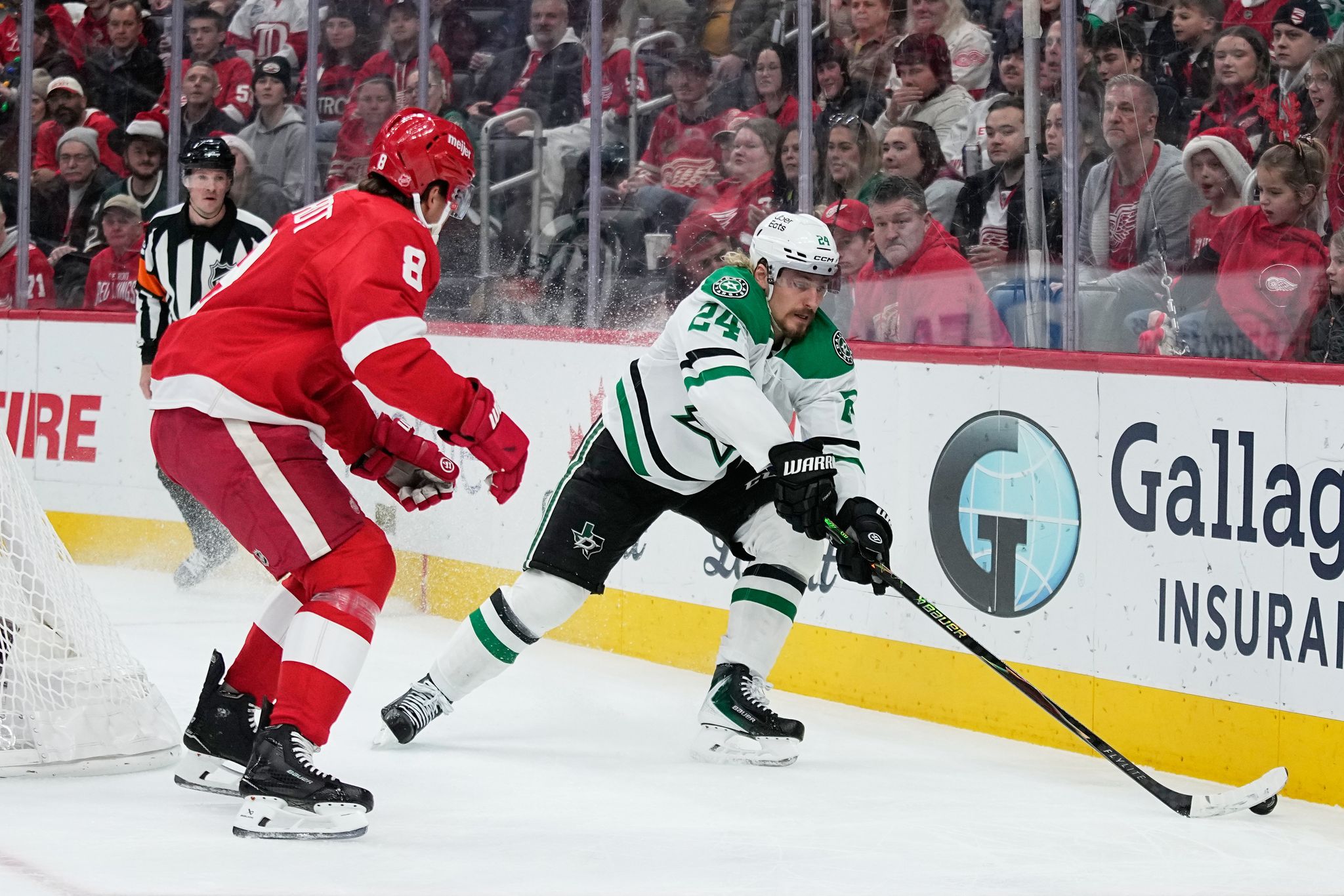 Larkin gets tying goal late in 3rd and winner in OT as Red Wings beat ...