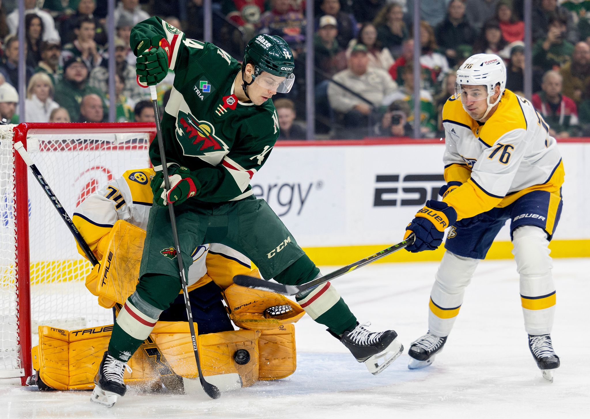Steven Stamkos scores in OT to give the Predators a 3-2 win over the Wild