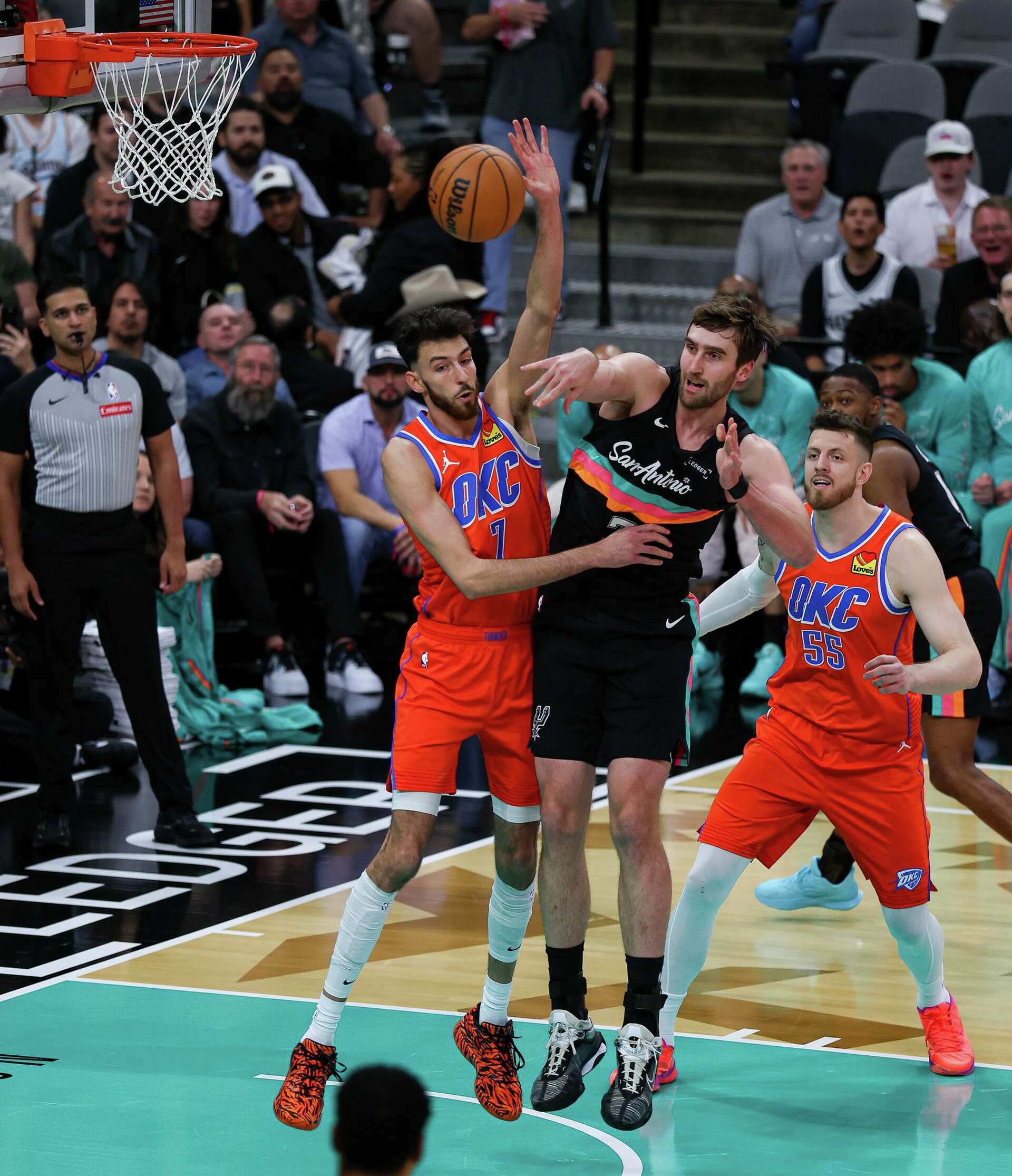 3 takeaways as Spurs slay Thunder again, win seventh in a row