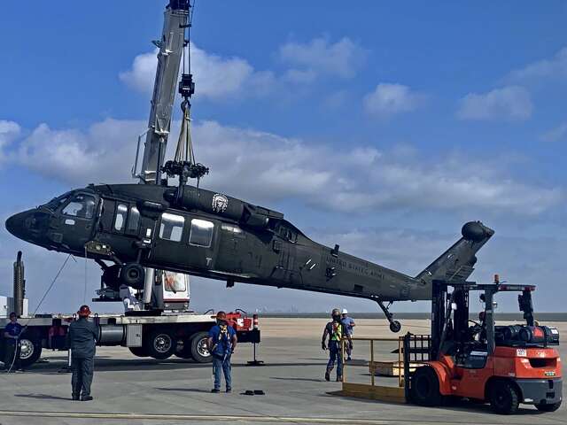 Army seeks industry to overhaul 2,300 Black Hawks