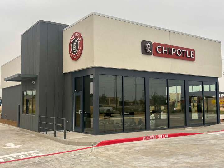 Chipotle opens second Laredo restaurant along International Boulevard