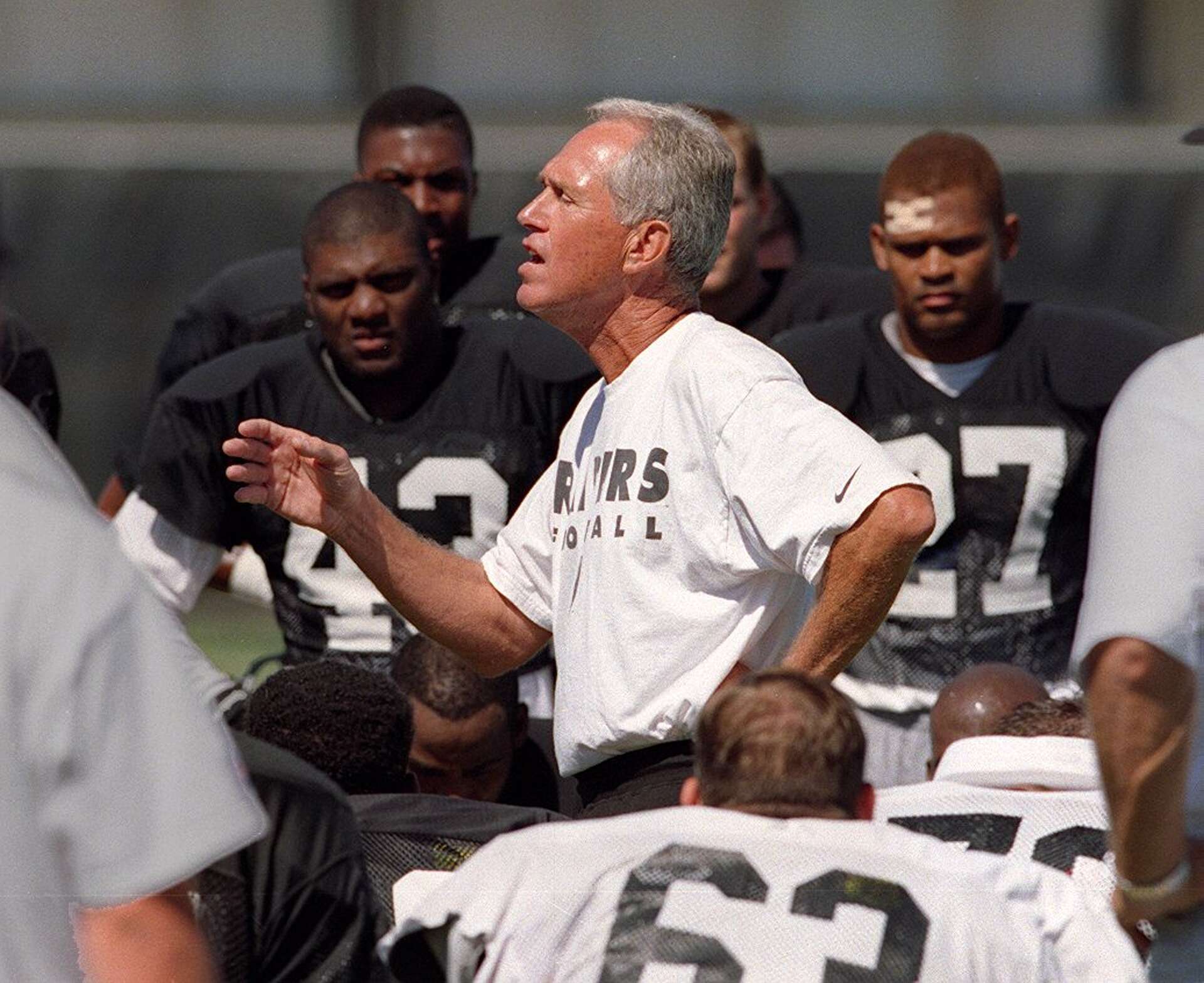 Former Raiders, Cal coach Mike White dies at 89