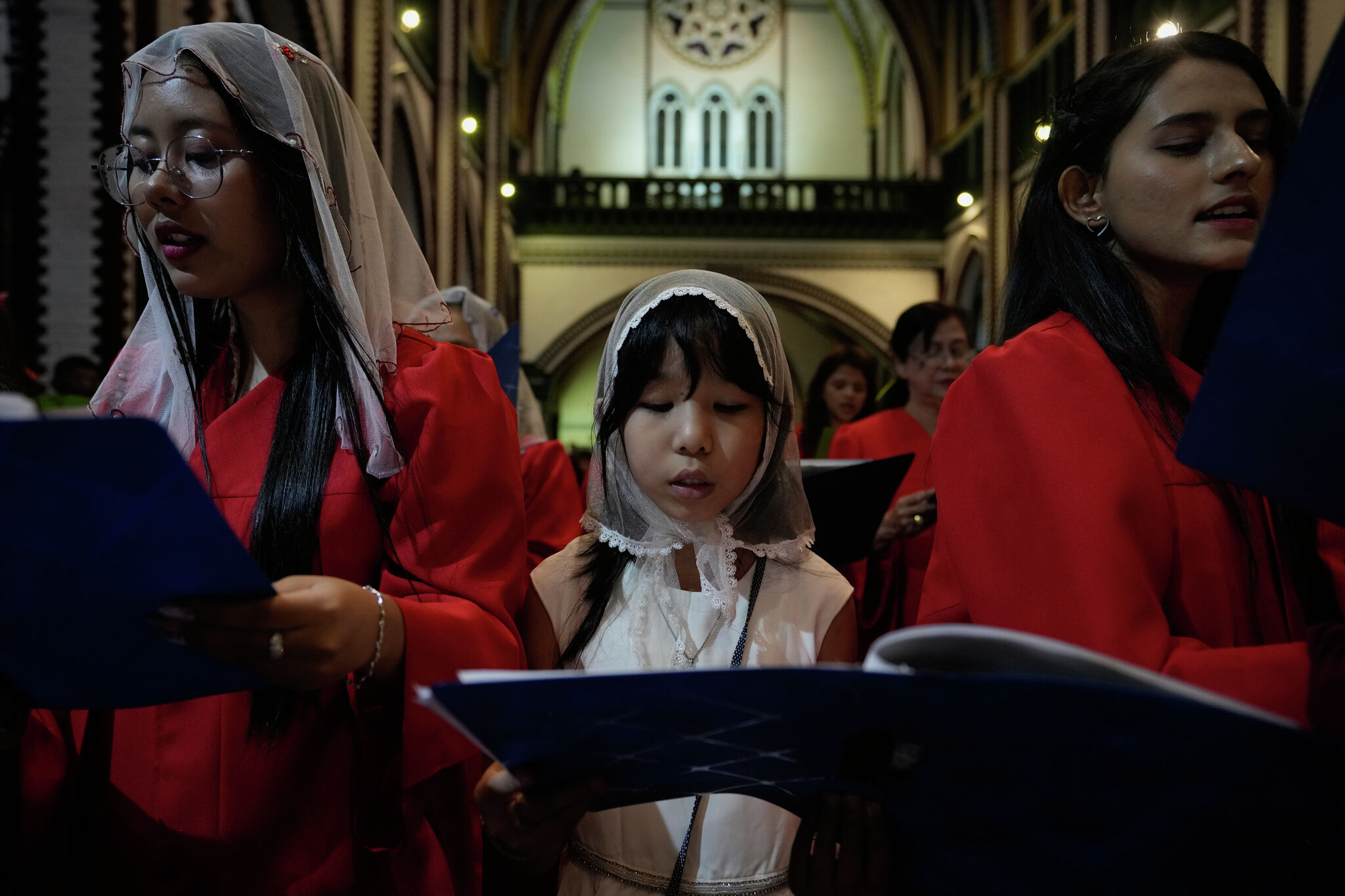 England wins the toss and sends Australia in to bat in the 4th Ashes test