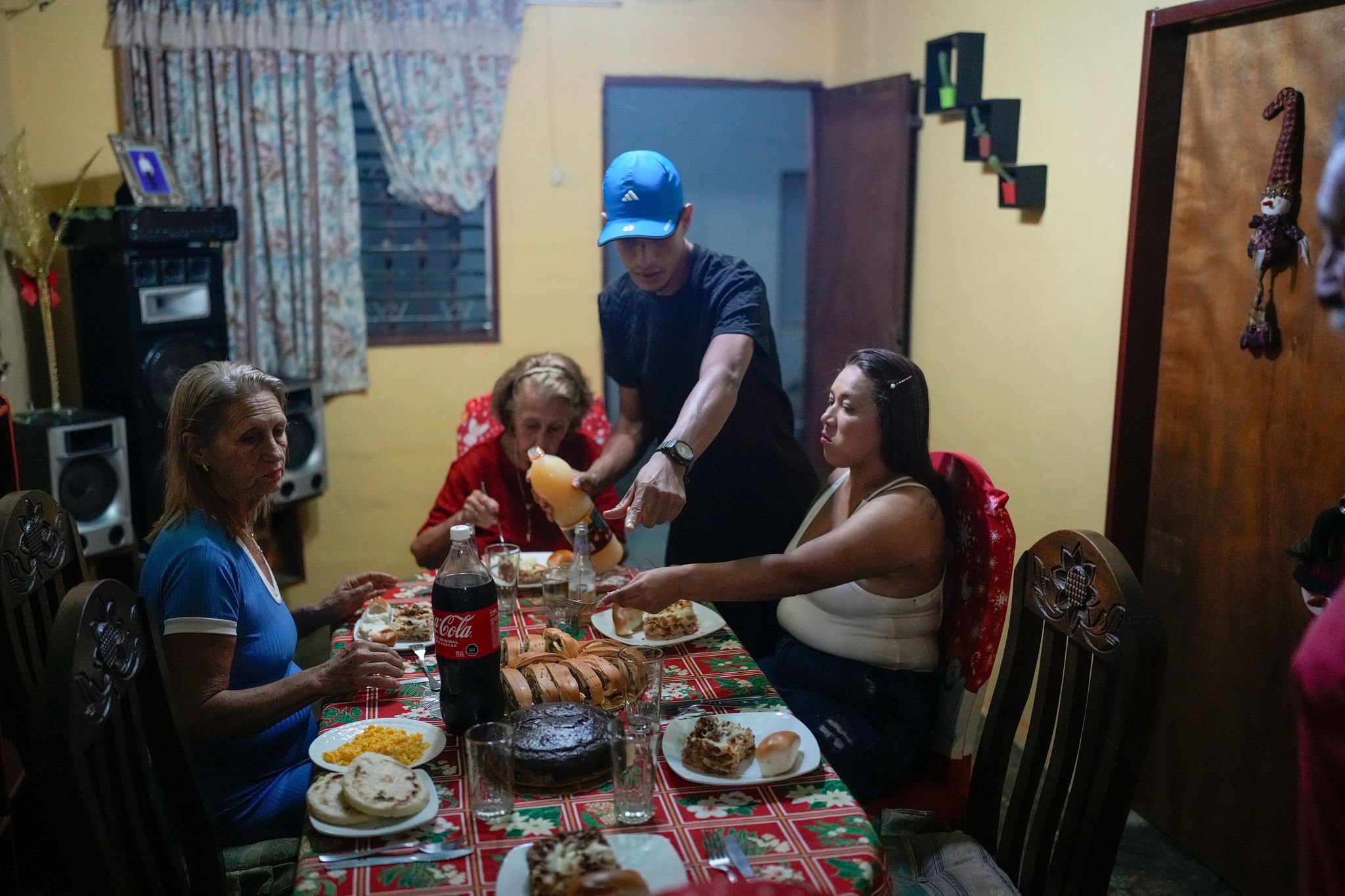 A Venezuelan family's Christmas: From the American dream to poverty