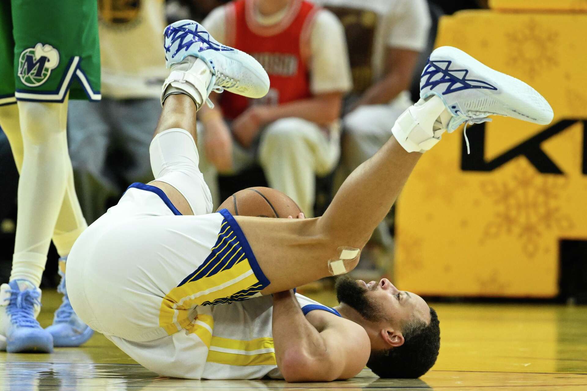 Stephen Curry, Jimmy Butler lead the way as Warriors beat Mavericks 126 ...