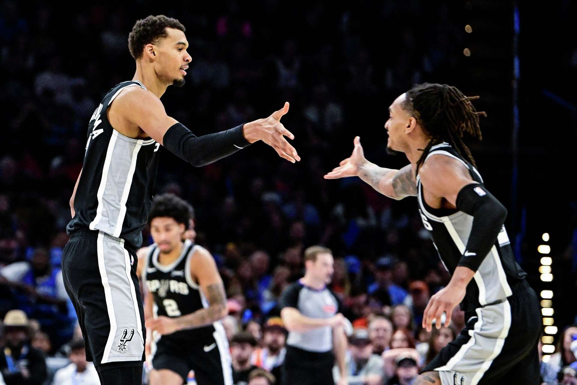 Music part of Spurs' strong team chemistry, good vibes