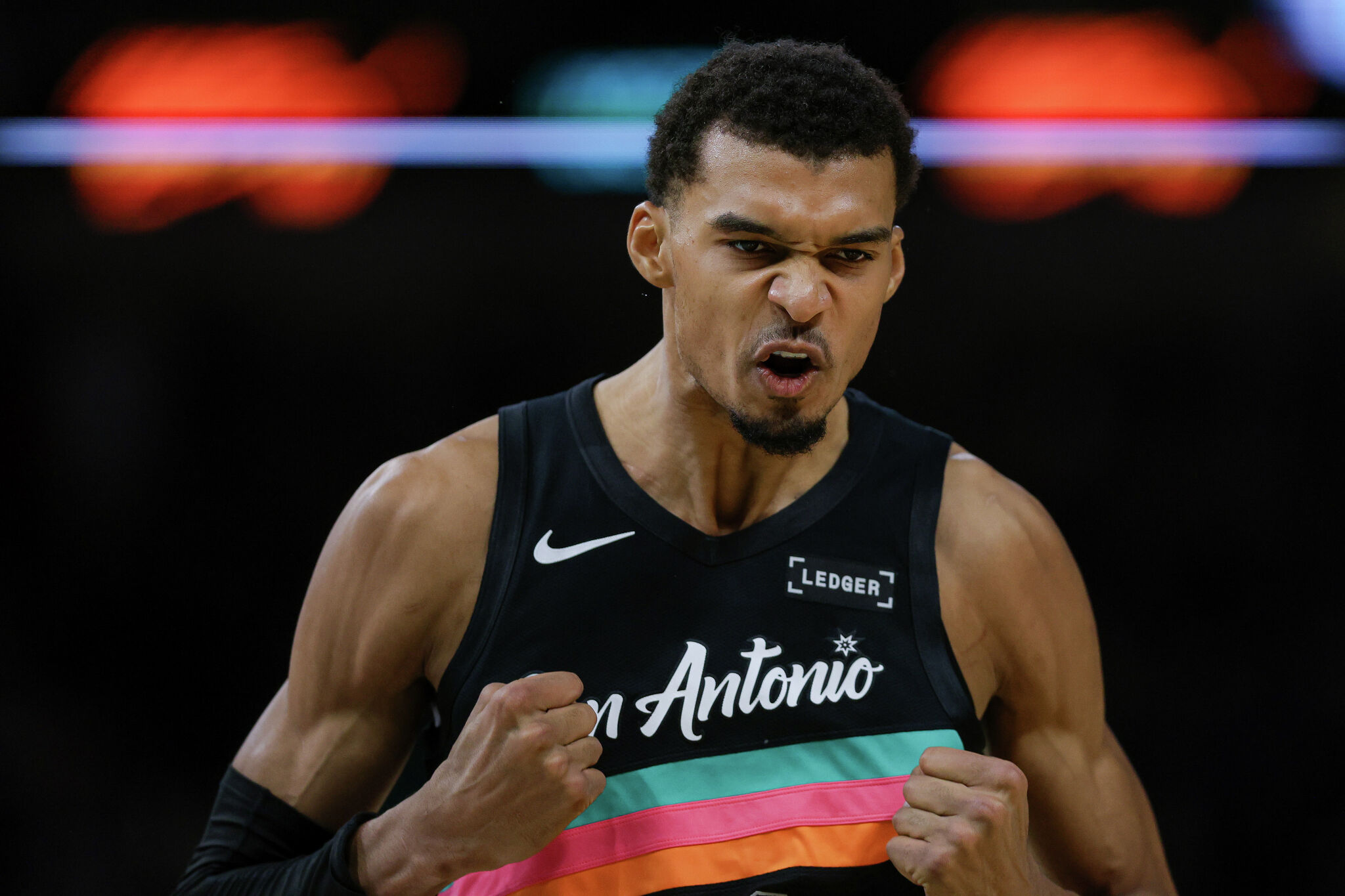 Spurs' 8-game hot streak topped with some fire pre-game style