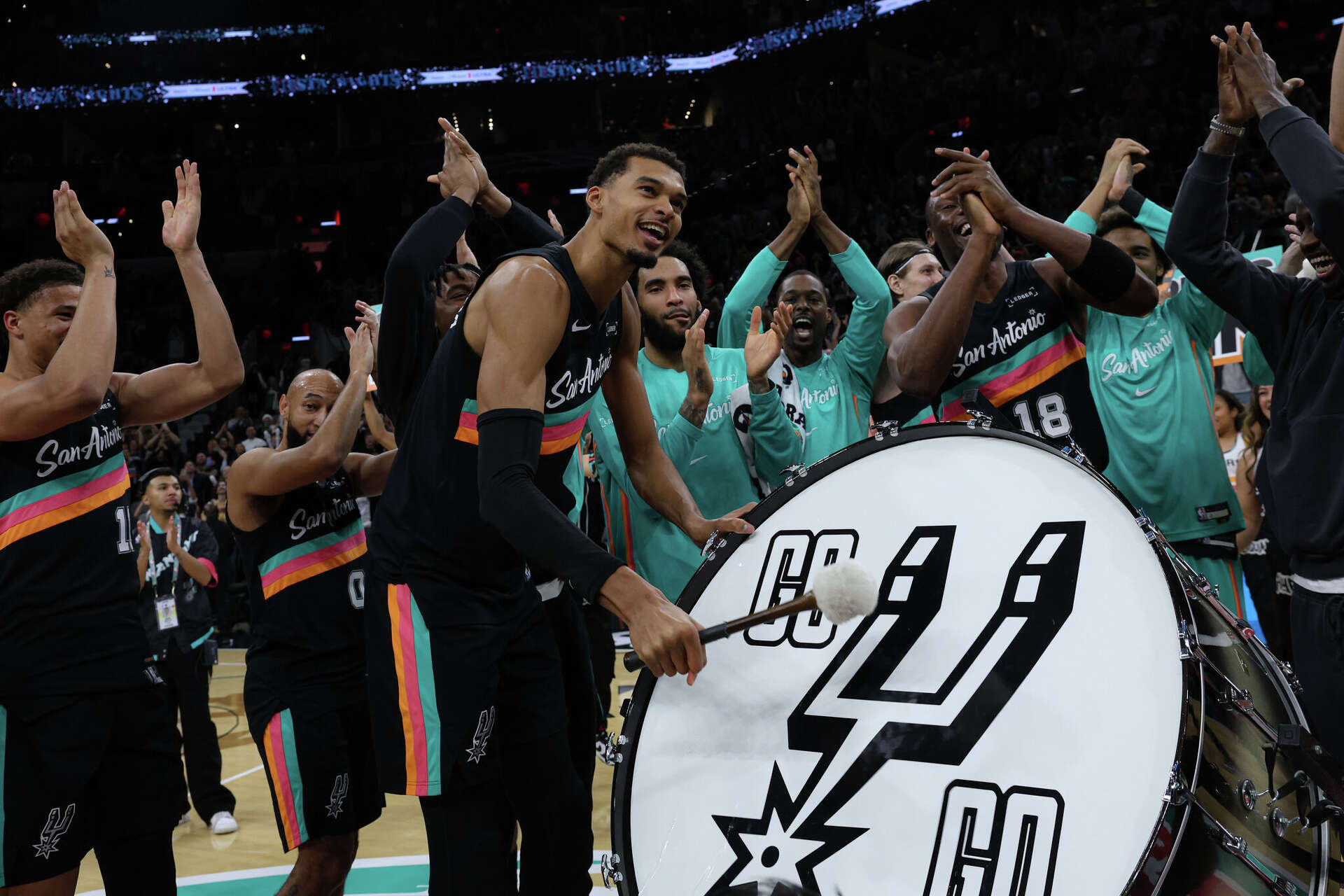 Music part of Spurs' strong team chemistry, good vibes