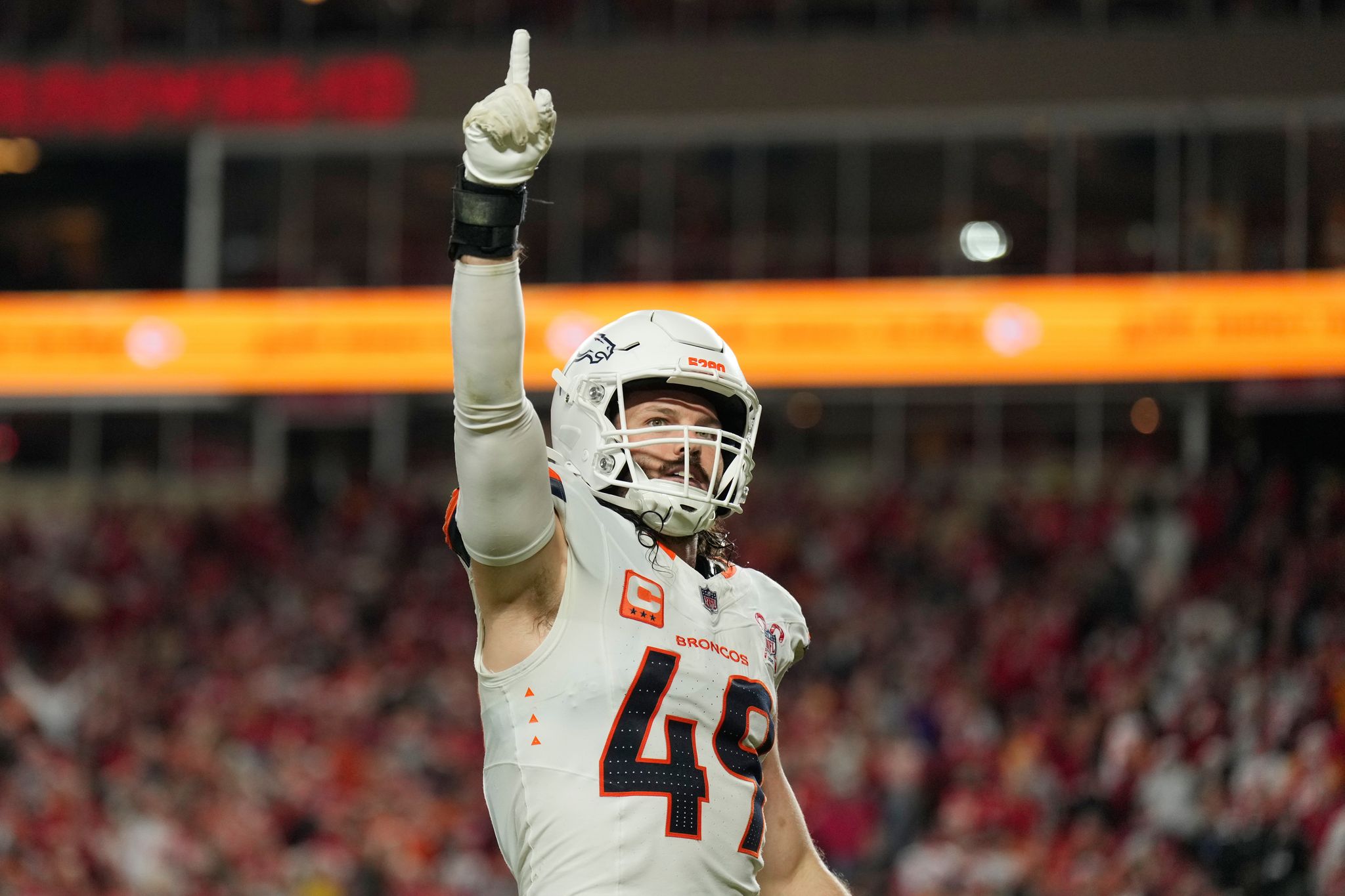 Broncos bring different mentality into playoff rematch in Denver ...
