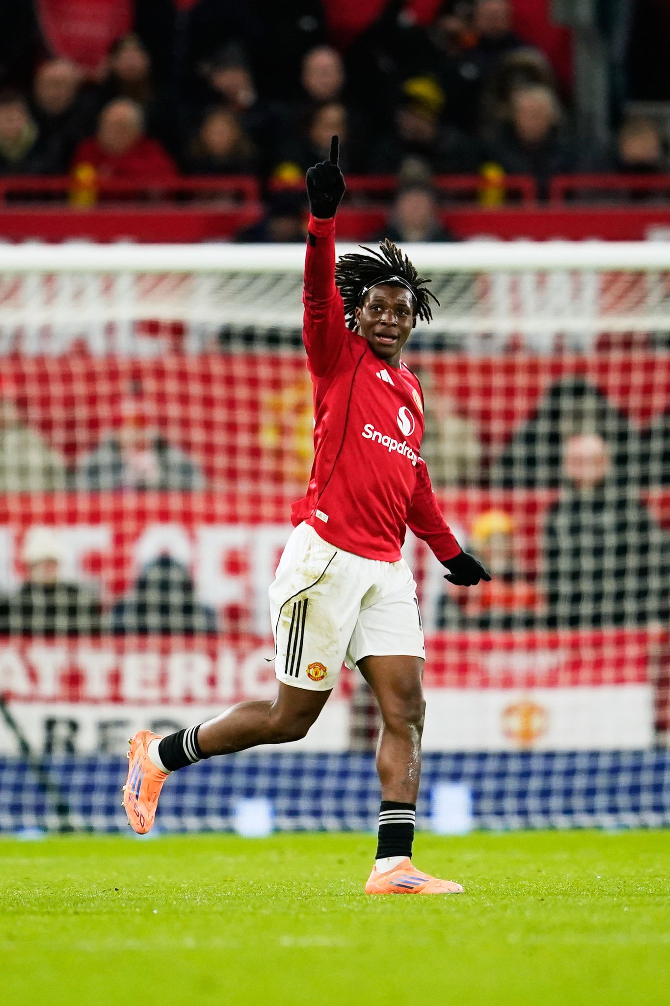 Patrick Dorgu's first Manchester United goal brings festive cheer after ...