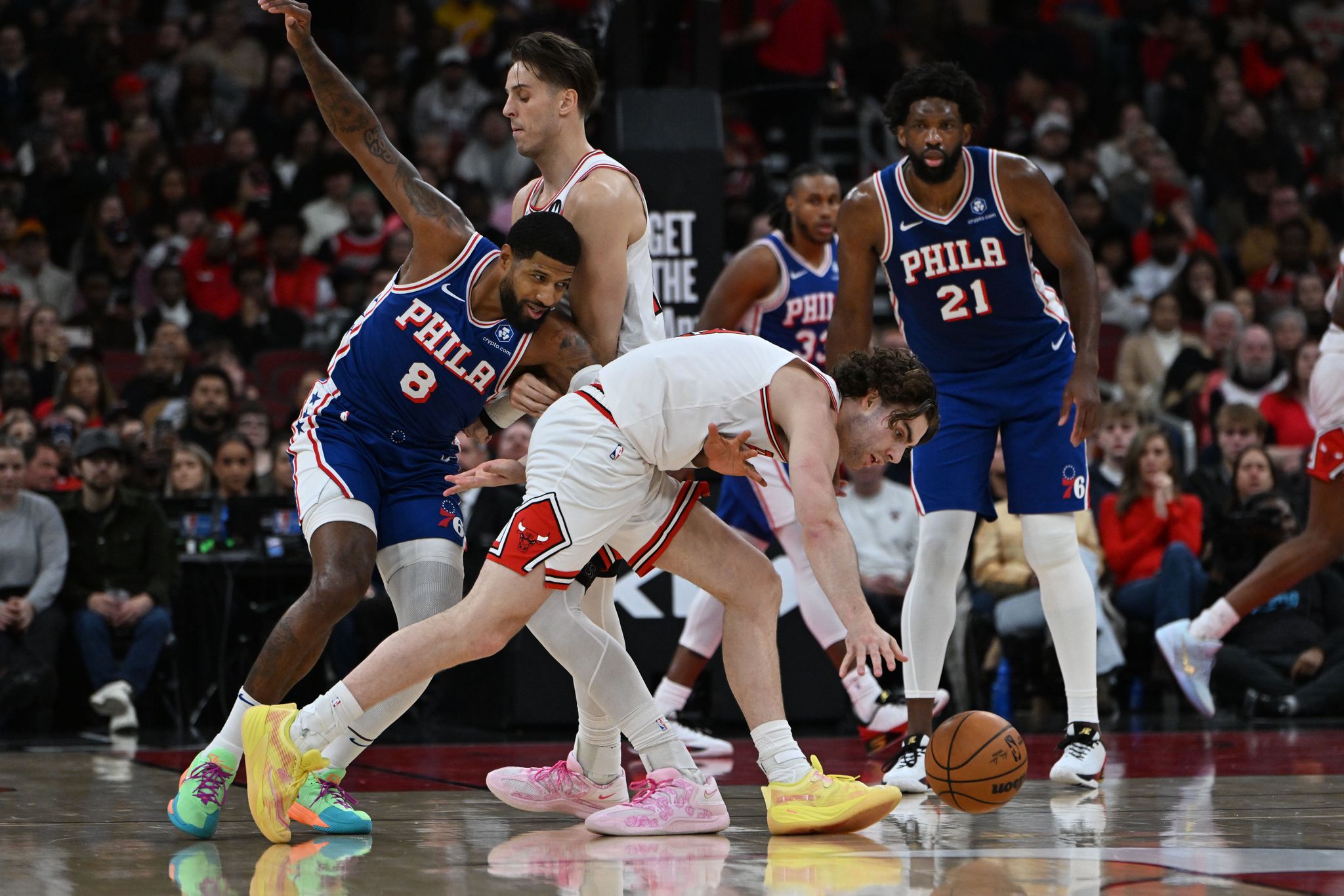 Smith ignites decisive run with thunderous dunk on Embiid as Bulls beat ...