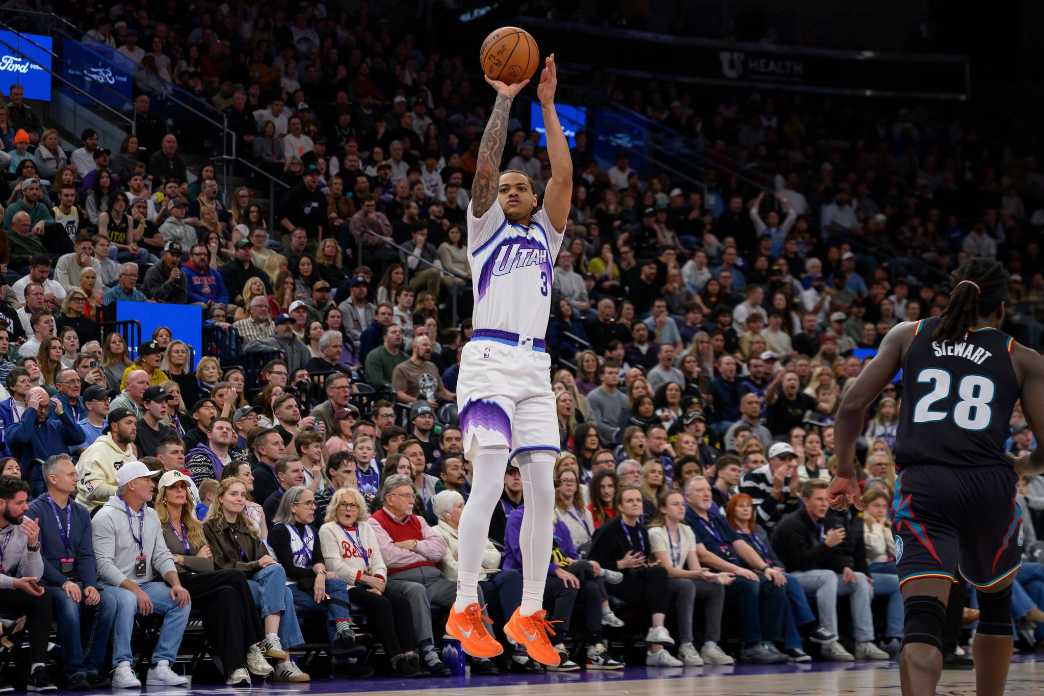 George anota 31 puntos y logra el tiro de la victoria del Jazz, 131-129 ...