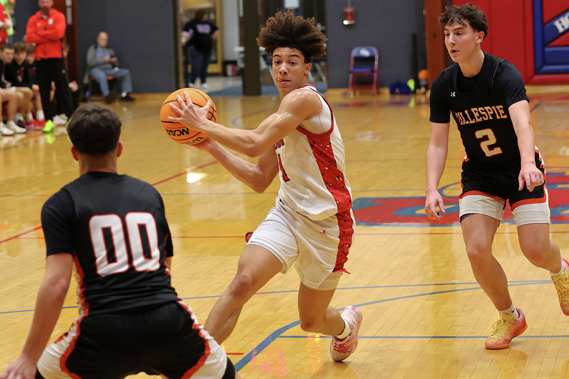 High School Boys Basketball Holiday Tournament Scores and Schedules