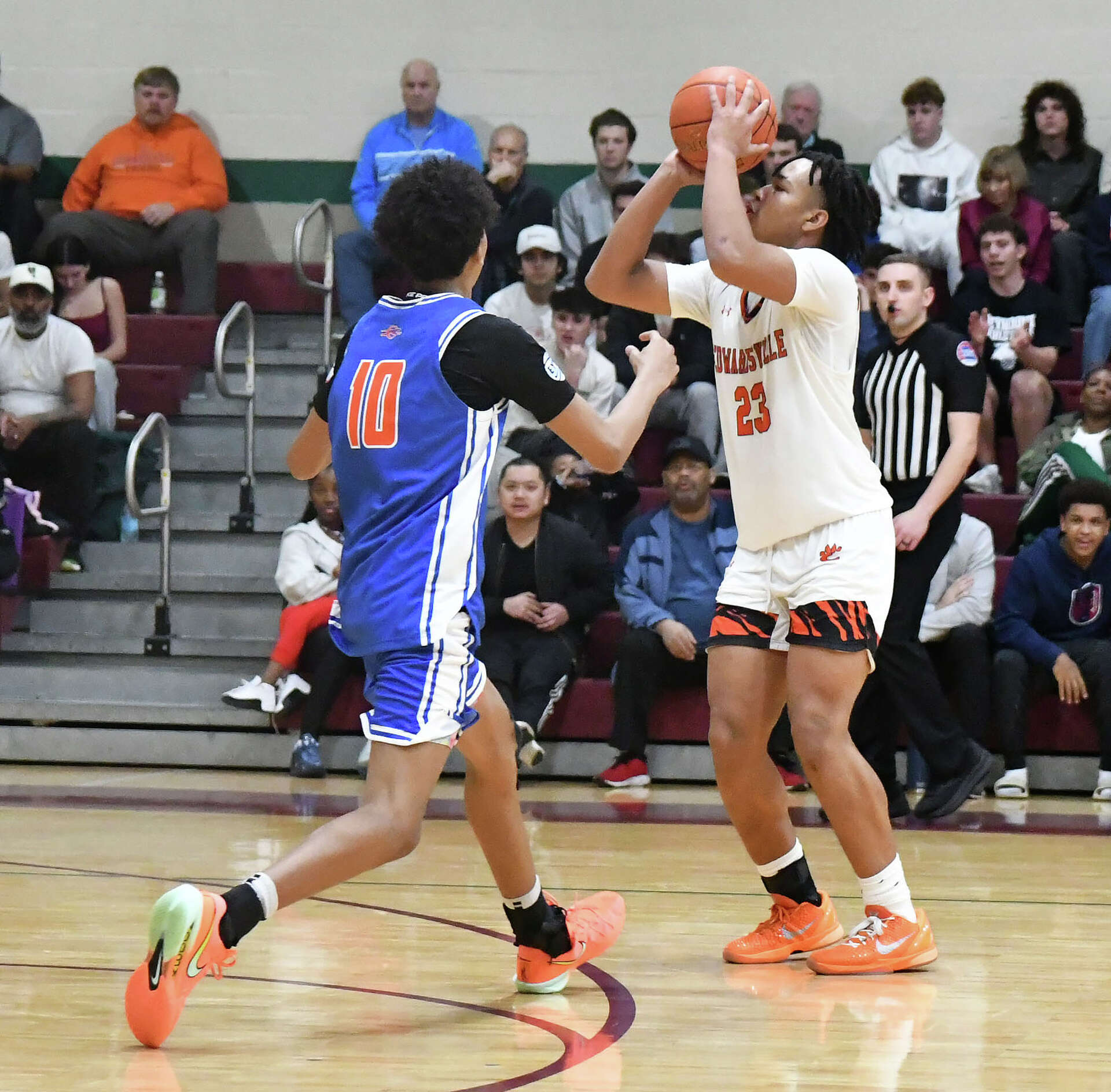 Edwardsville boys basketball plays in second round of MICDS tourney