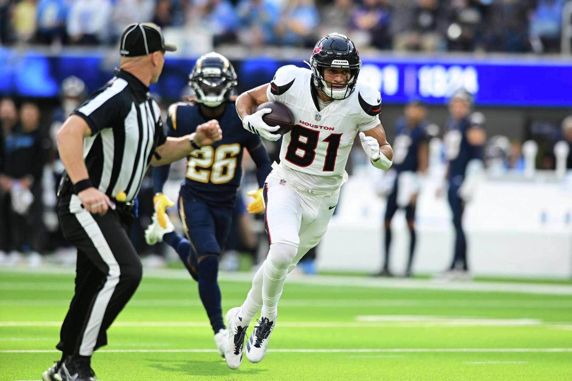 Texans clinch third consecutive playoff berth with 20-16 win over Chargers