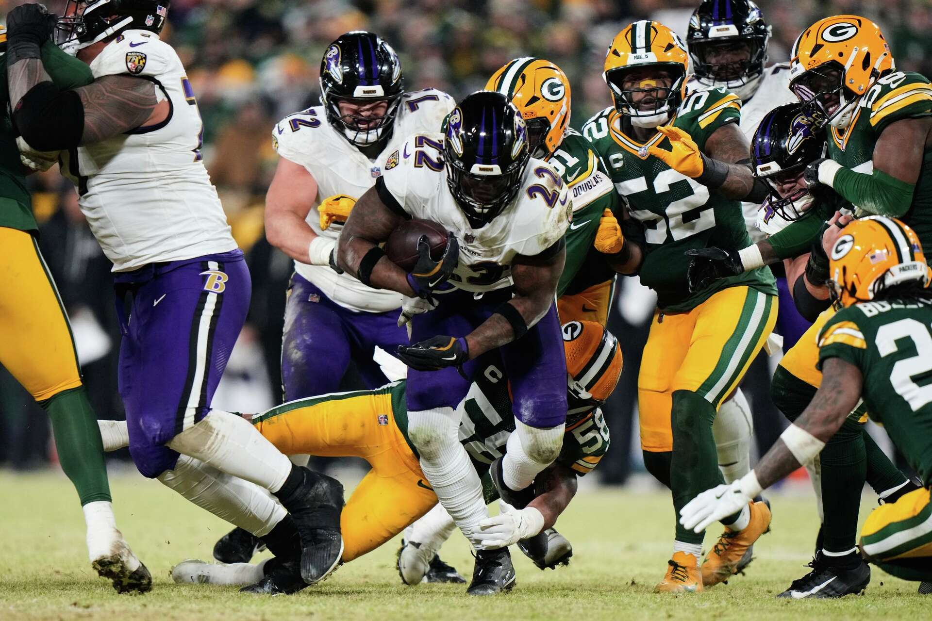 Derrick Henry's virtuoso performance helps Ravens stay alive with 41-24 ...